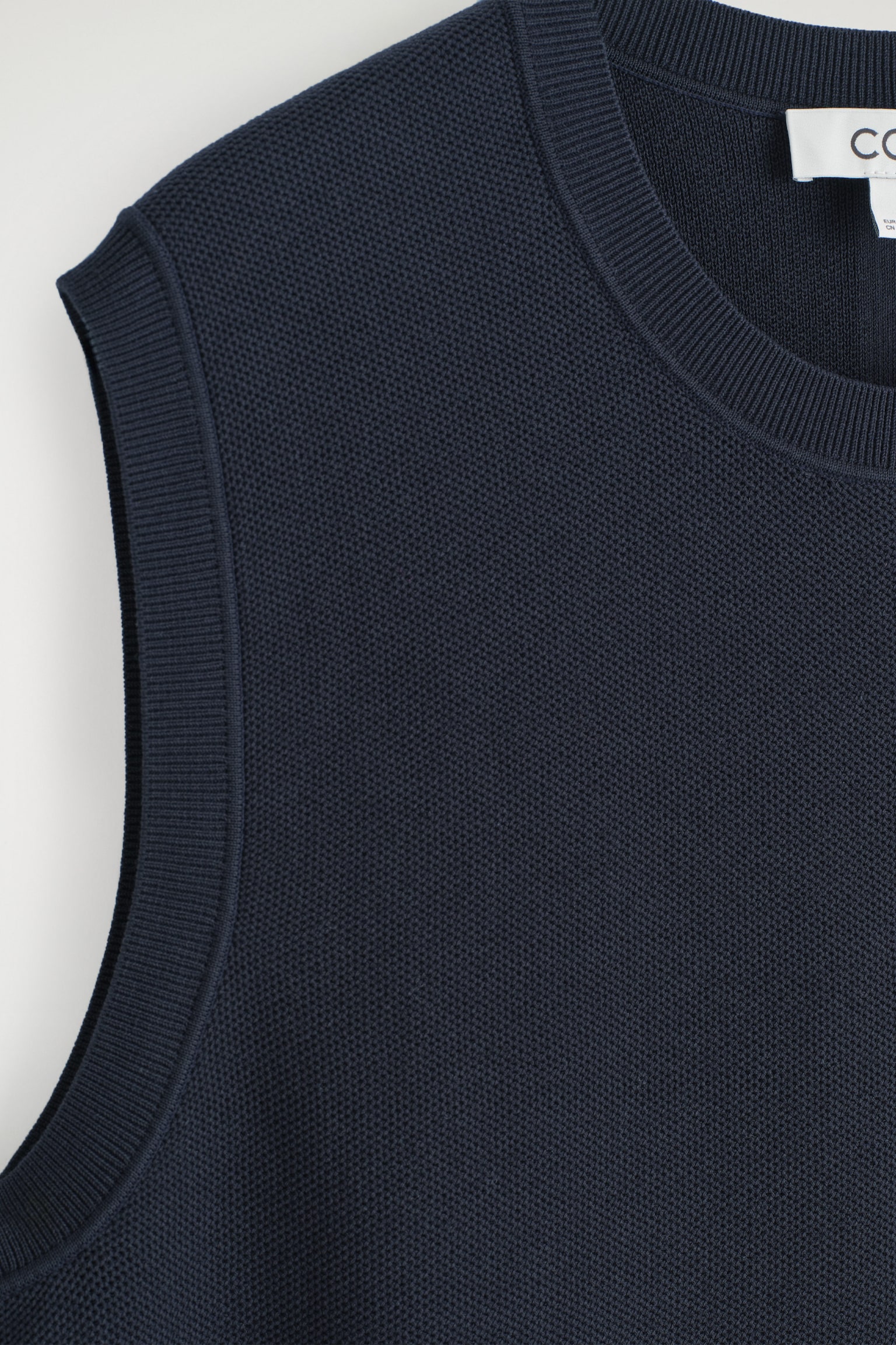 HONEYCOMB-KNIT TANK TOP - NAVY | COS