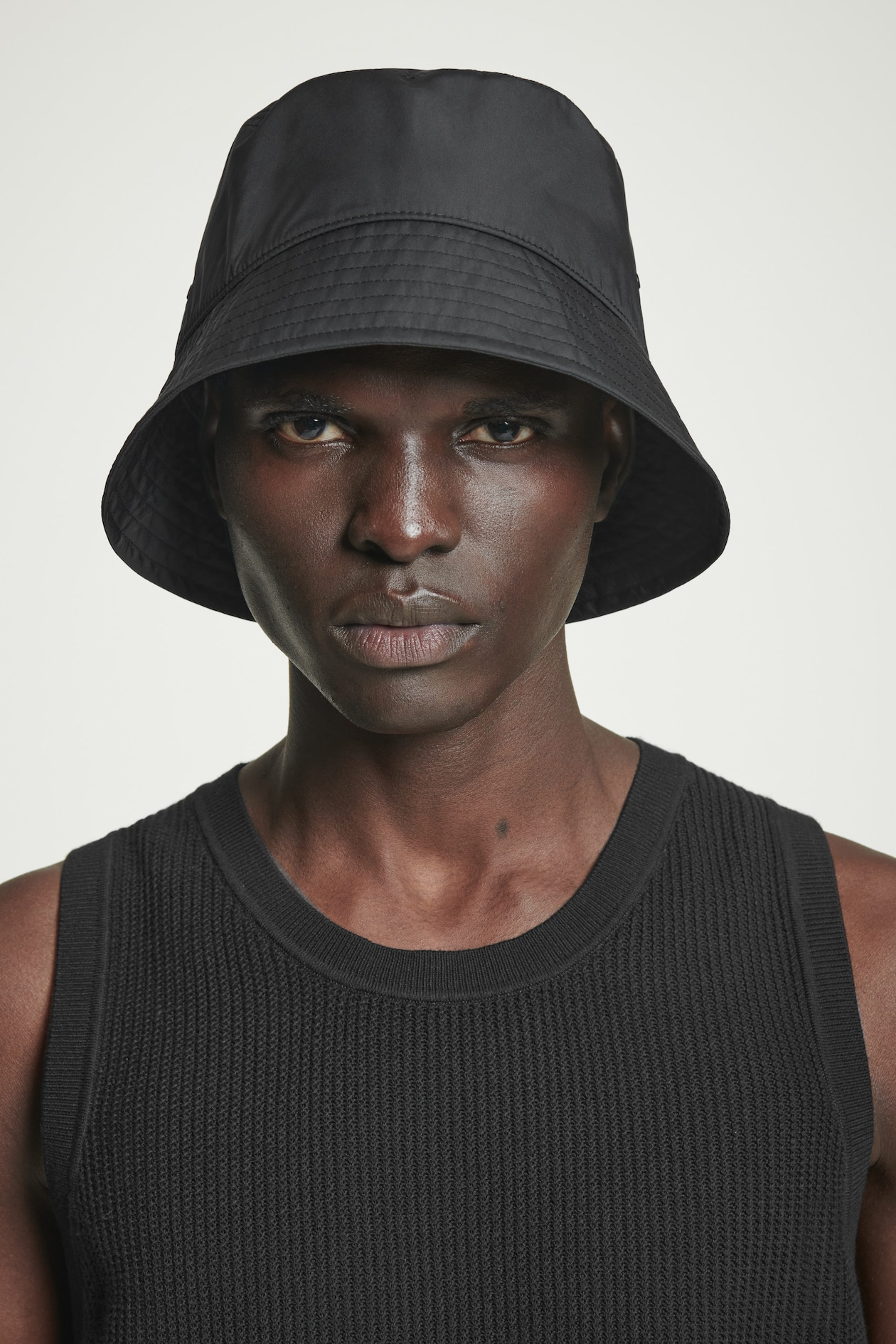 BUCKET HAT - BLACK | COS