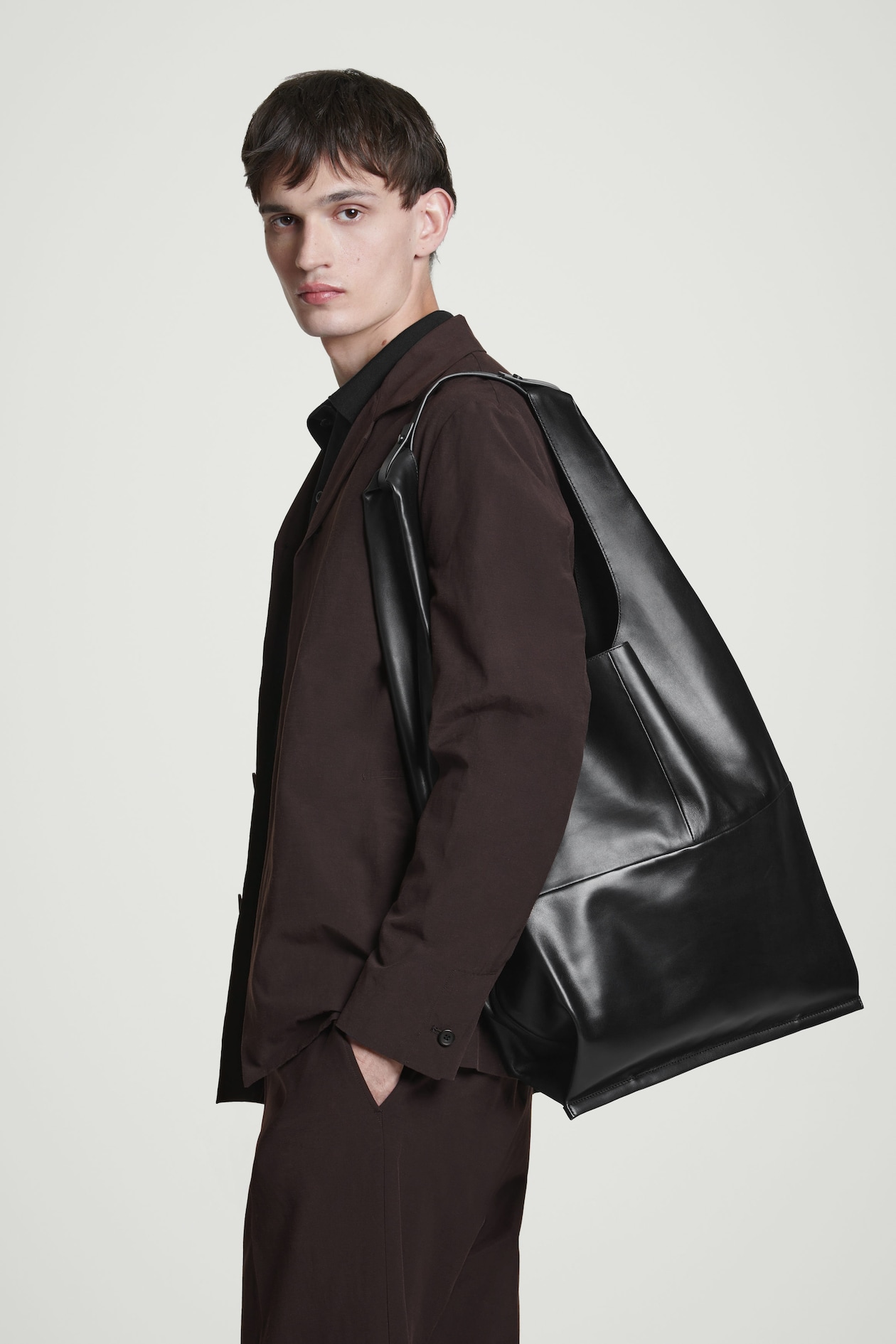 SLOUCHY TOTE BAG - LEATHER - BLACK | COS