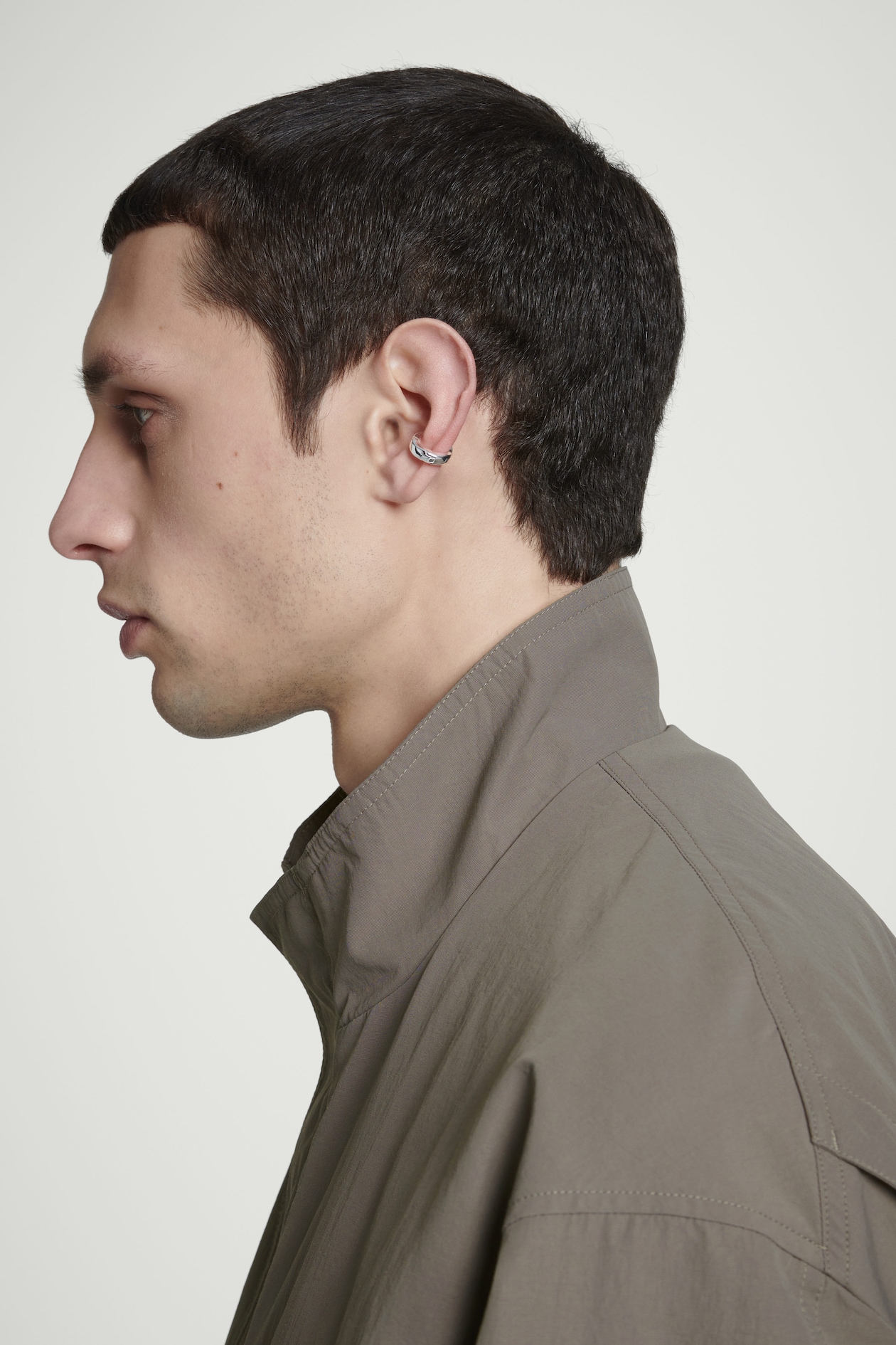 STERLING SILVER EAR CUFF - SILVER | COS