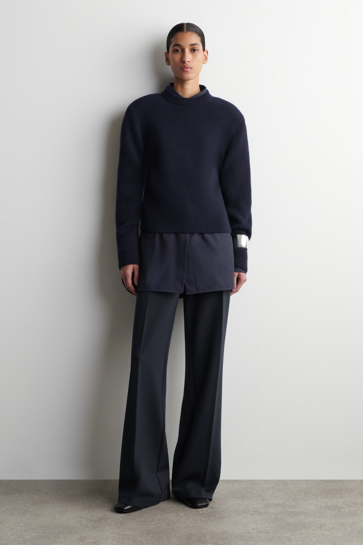 FEIN GESTRICKTE HOSE MIT GERADEM BEIN - NAVYBLAU | COS AT