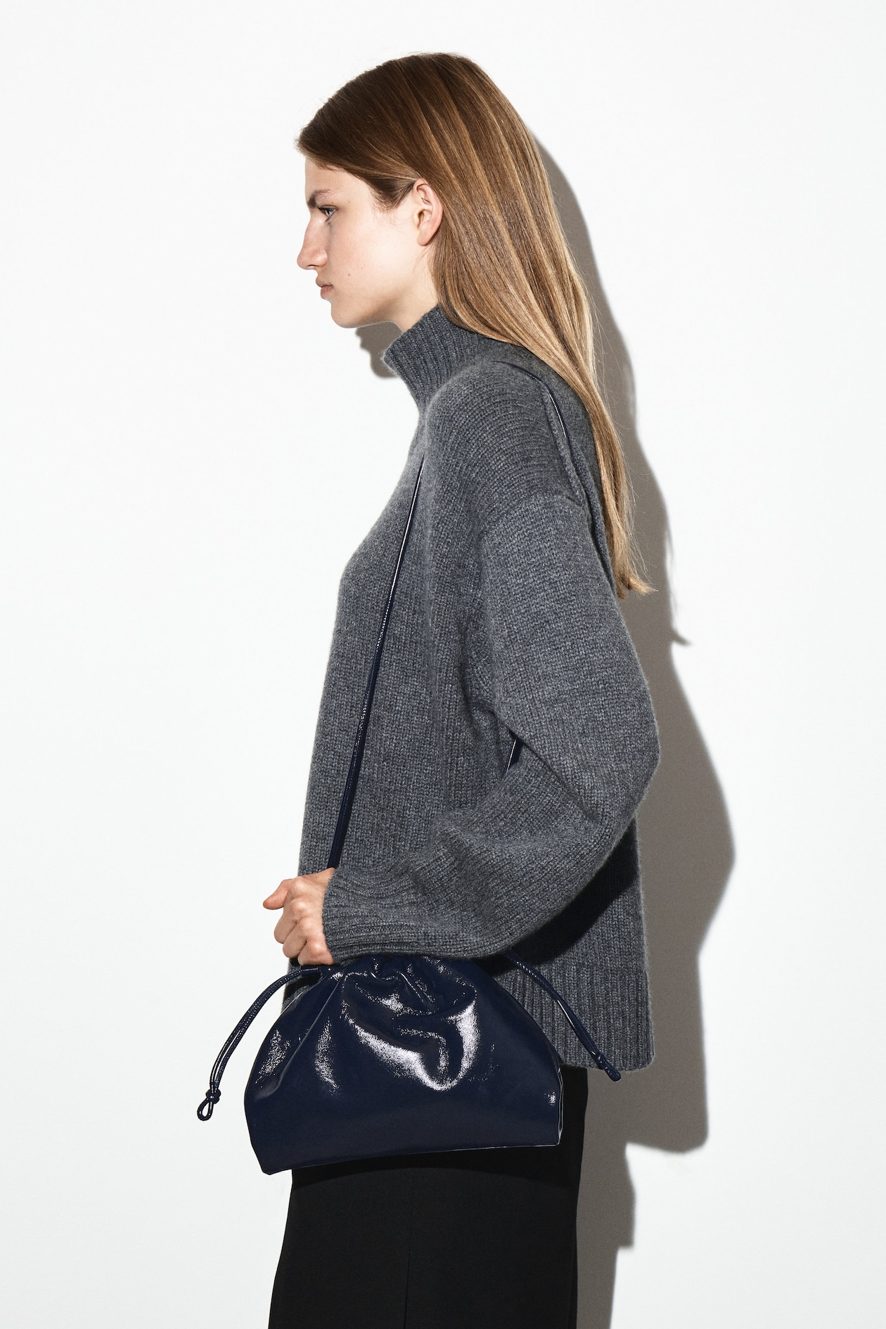 MINI CAVATELLI CLUTCH BAG - LEATHER - NAVY | COS