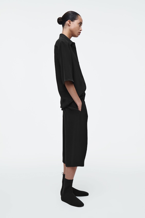 TAILORED SILK SHORTS - CARBON | COS