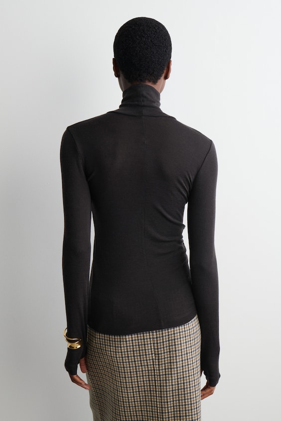 MERINO WOOL TURTLENECK TOP - DARK BROWN | COS US