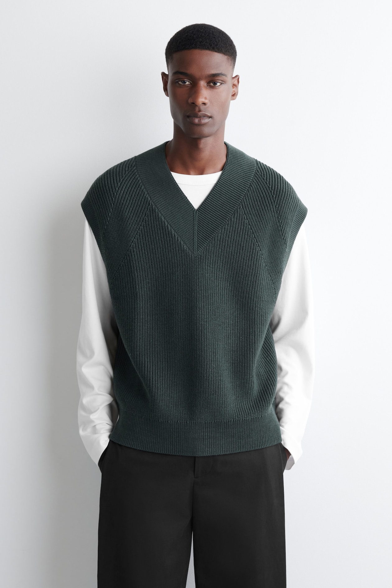 RIBBED WOOL V-NECK VEST - GREY | COS