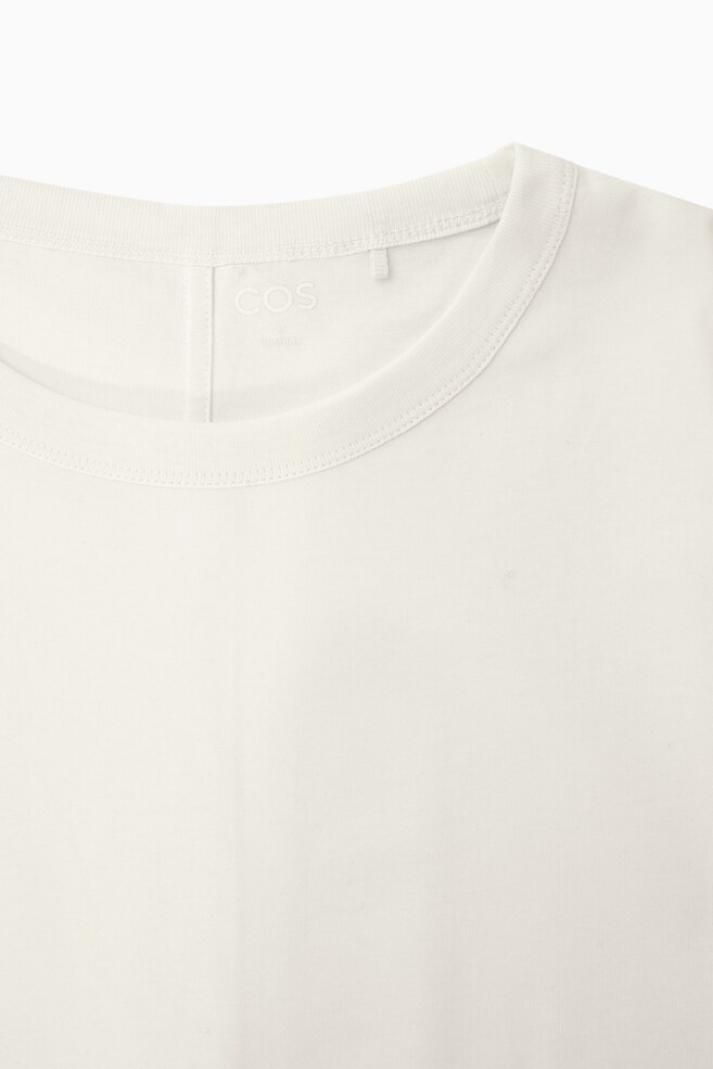 RELAXED BOXY LONG-SLEEVED T-SHIRT - OFF-WHITE | COS AU