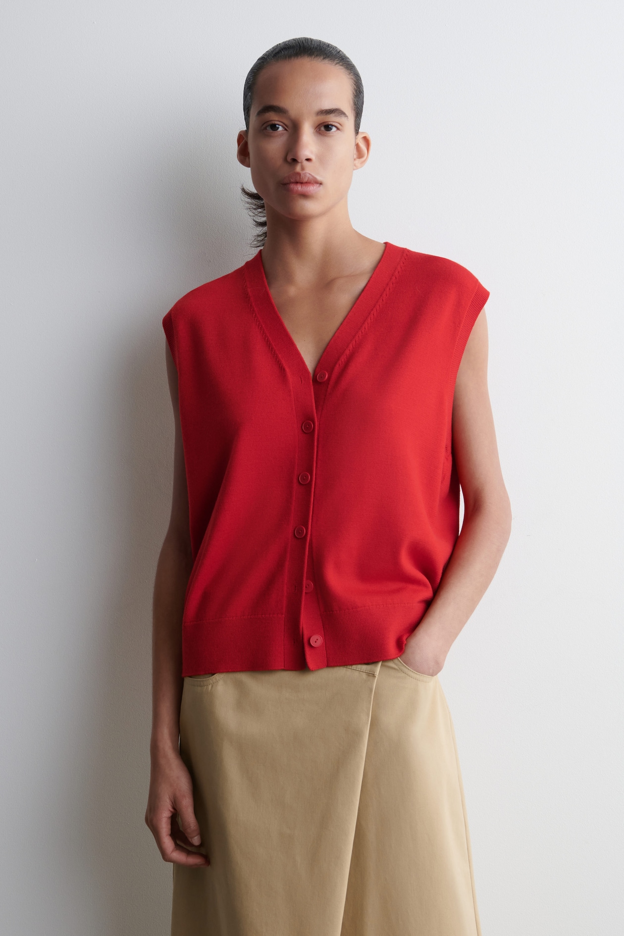 V-NECK MERINO WOOL WAISTCOAT - RED | COS