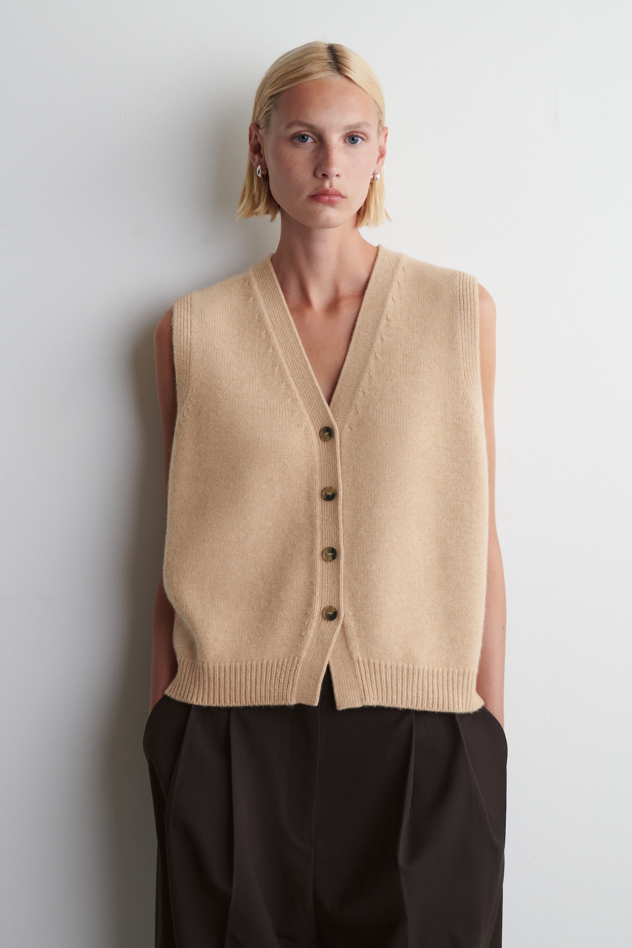 KNITTED CASHMERE-BLEND VEST - BEIGE | COS