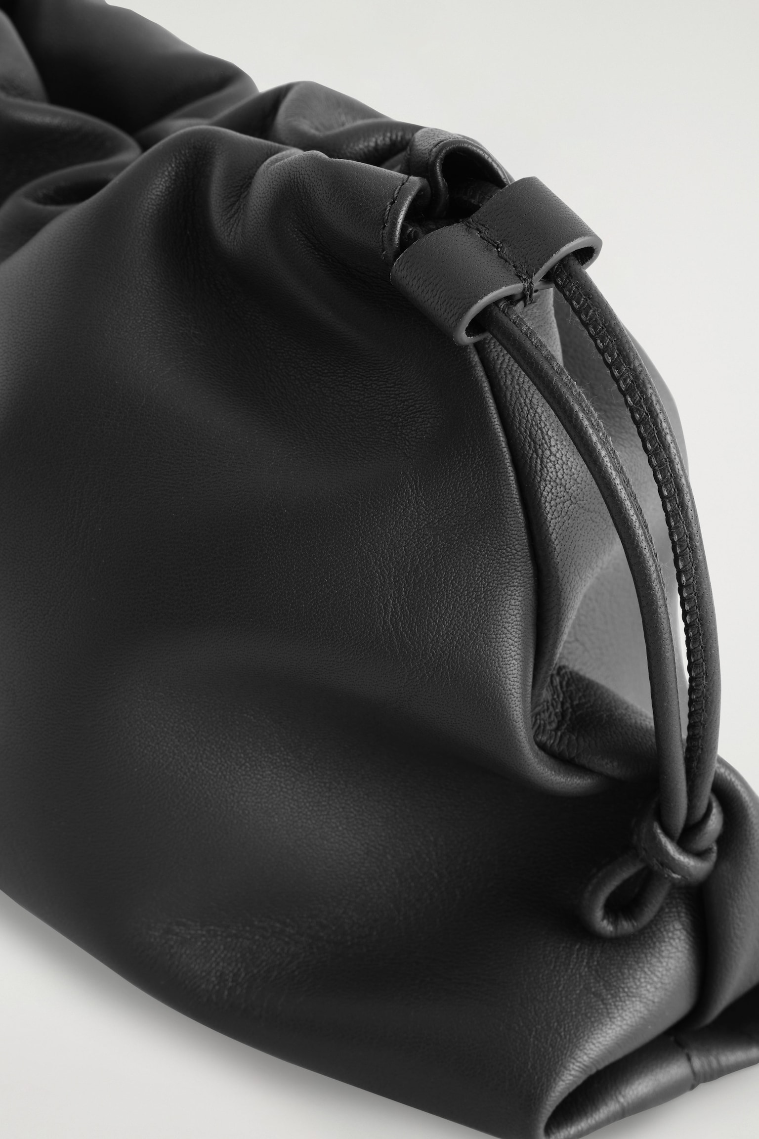 MINI CAVATELLI CLUTCH BAG - LEATHER - BLACK | COS