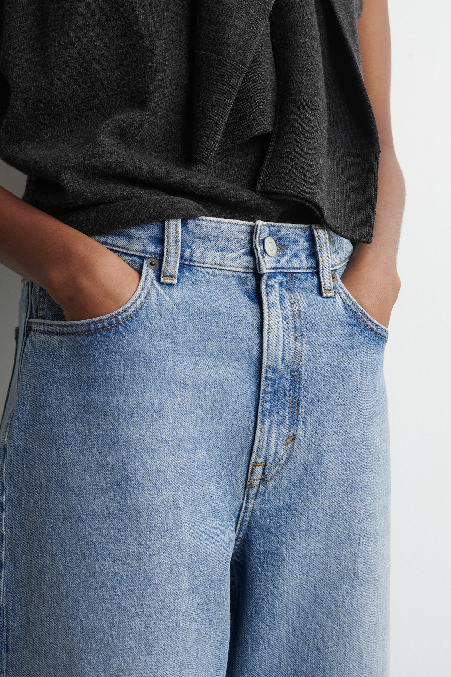ARCH TAPERED JEANS - LIGHT BLUE | COS US