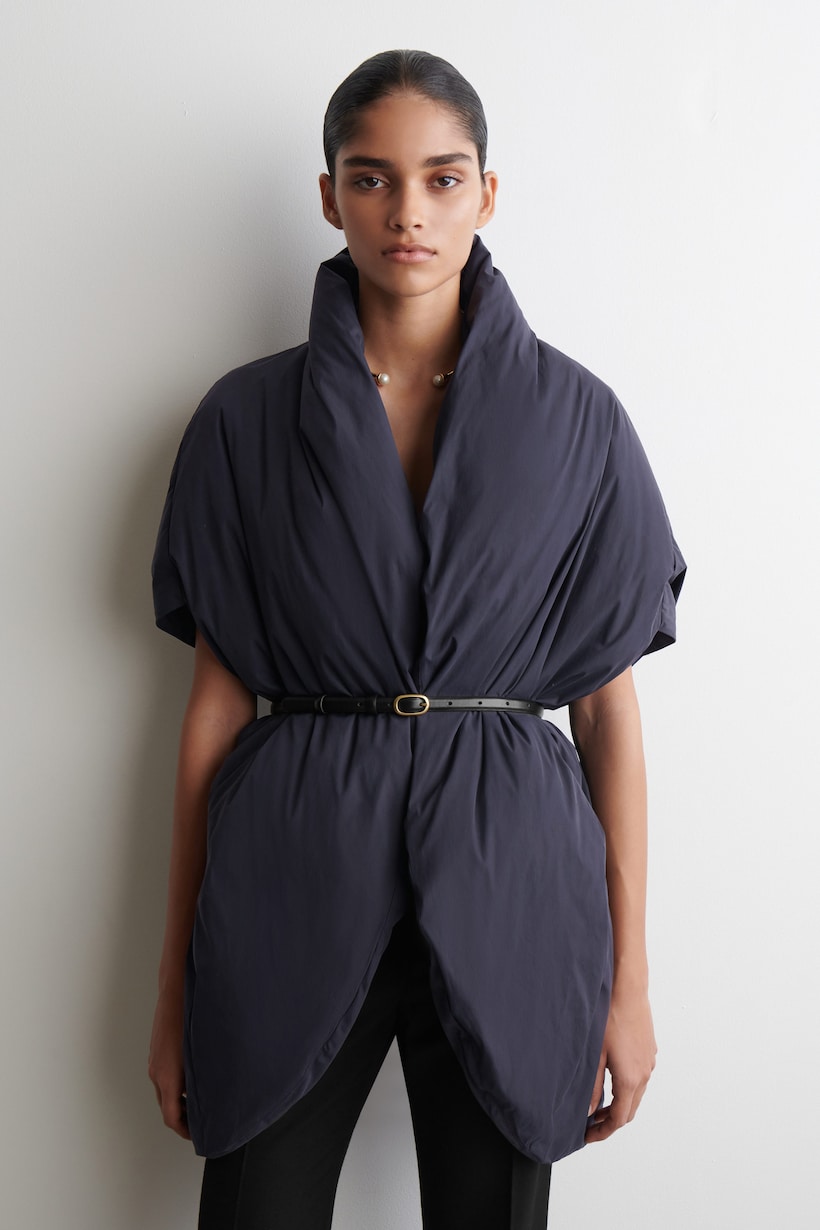 OVERSIZED SCULPTED DOWN PUFFER JACKET - NAVY | COS