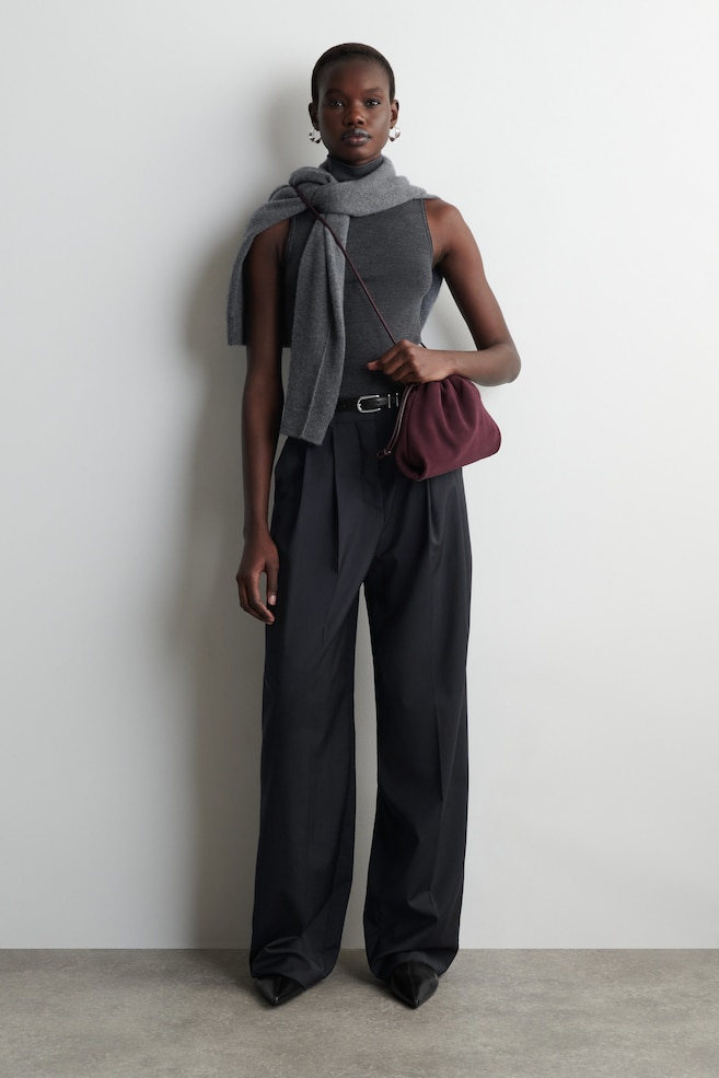 MINI CAVATELLI CLUTCH BAG - SUEDE - BURGUNDY | COS US