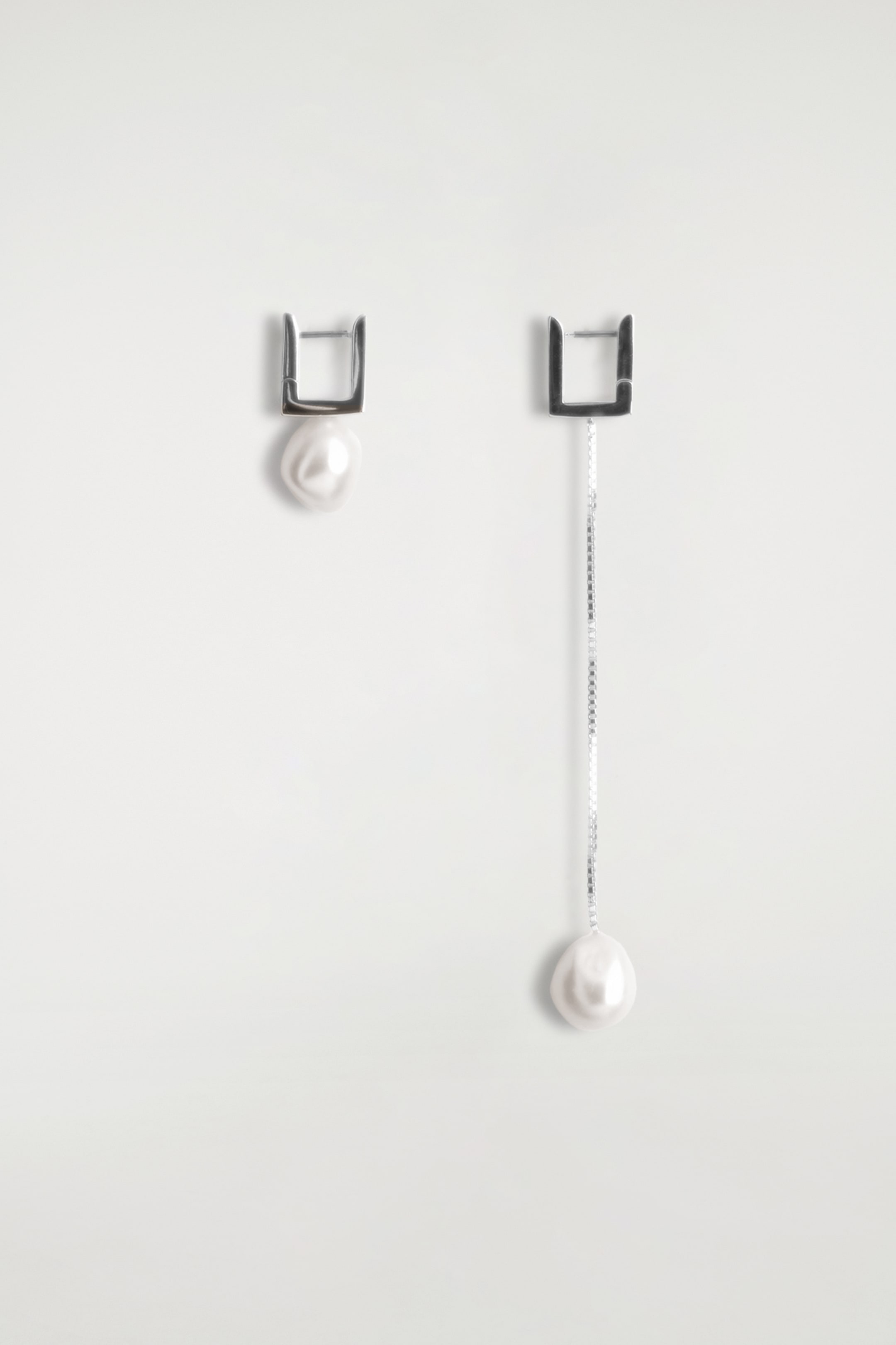 OMAKA REKTANGULÄRA ÖRHÄNGEN MED SÖTVATTENPÄRLOR - SILVER - DAM | H&M SE