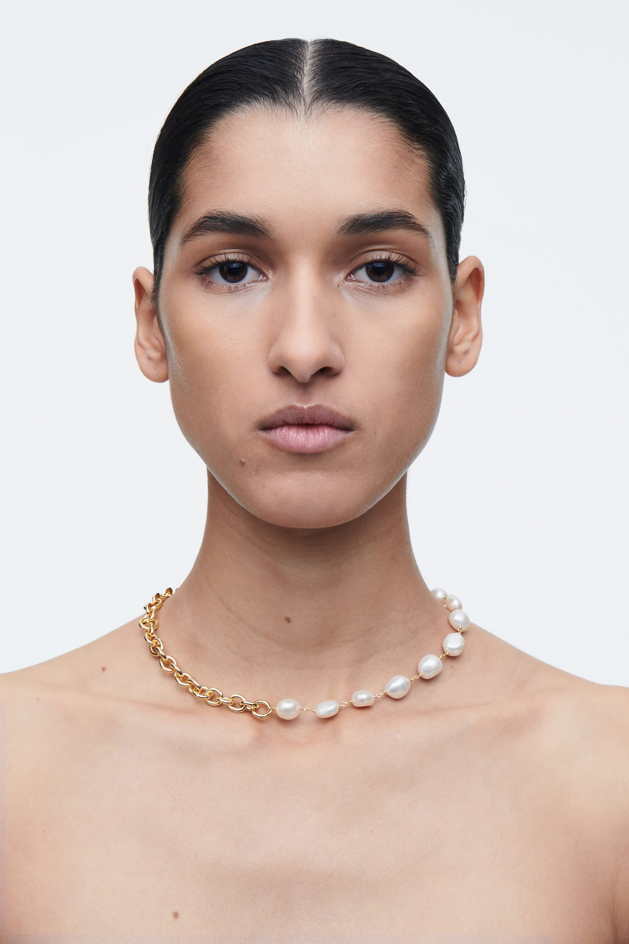 FRESHWATER PEARL CHAIN NECKLACE - GOLD / PEARL | COS