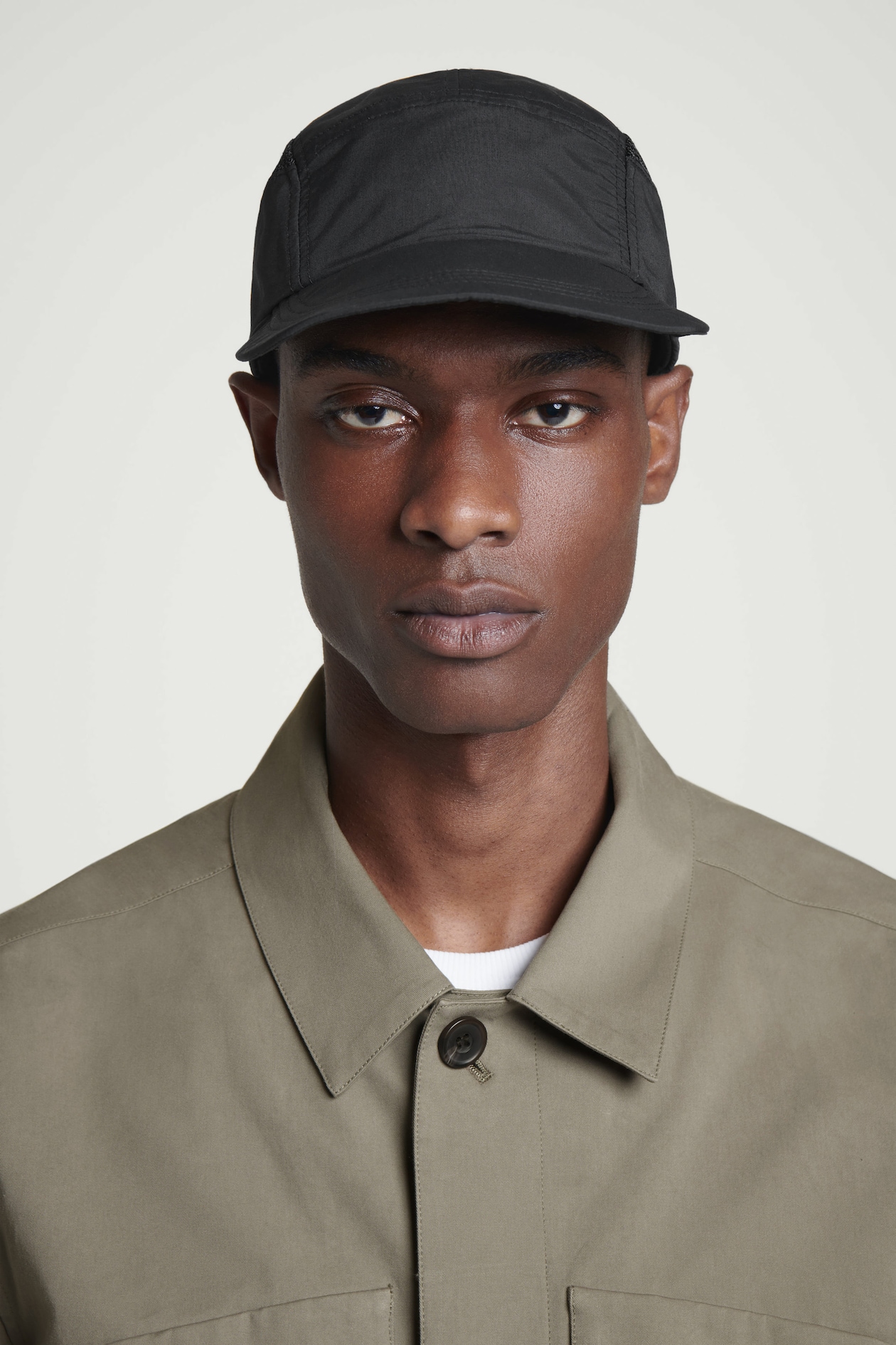 MESH-PANELED NYLON CAP - BLACK | COS