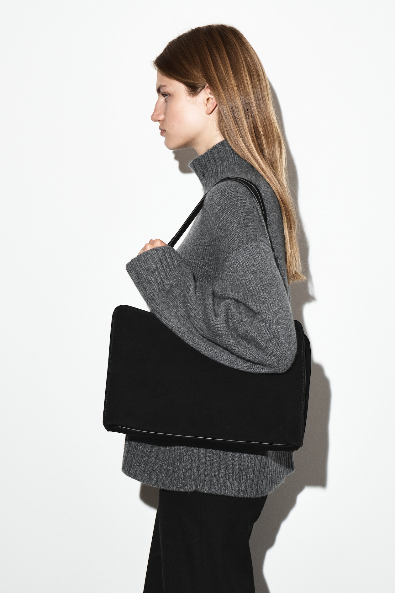 MARAIS BOWLING BAG - SUEDE - BLACK | COS