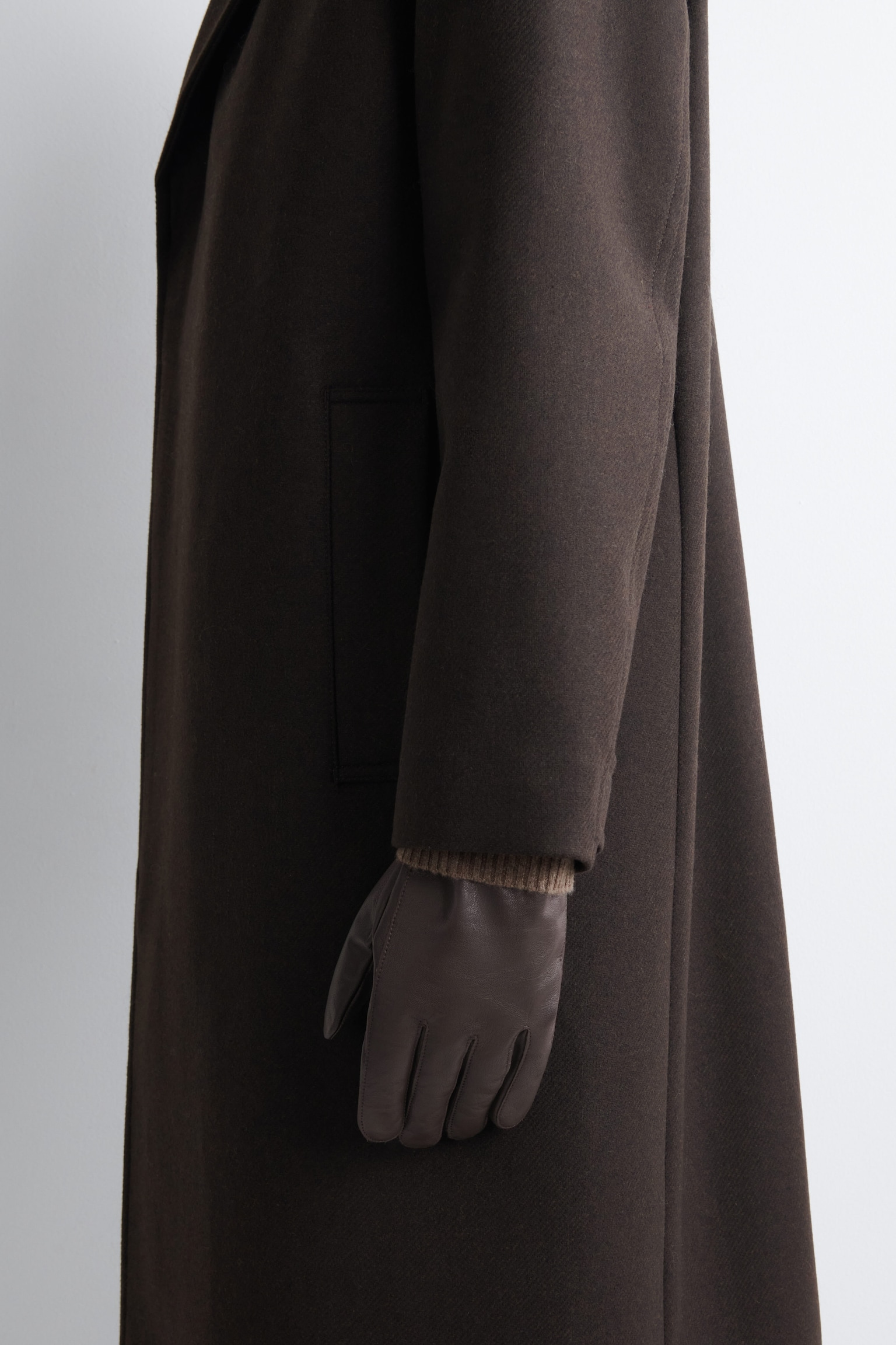 CASHMERE-LINED LEATHER GLOVES - DARK BROWN | COS