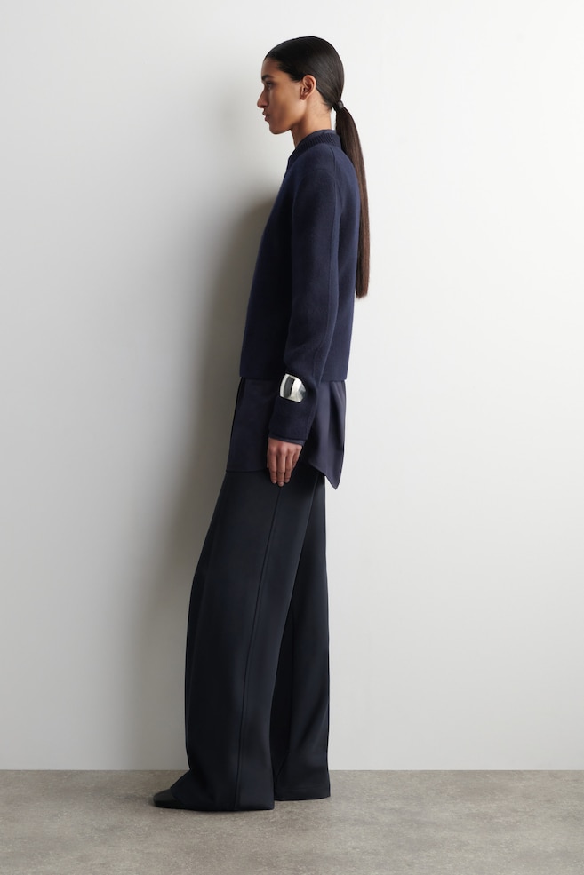 FEIN GESTRICKTE HOSE MIT GERADEM BEIN - NAVYBLAU | COS AT