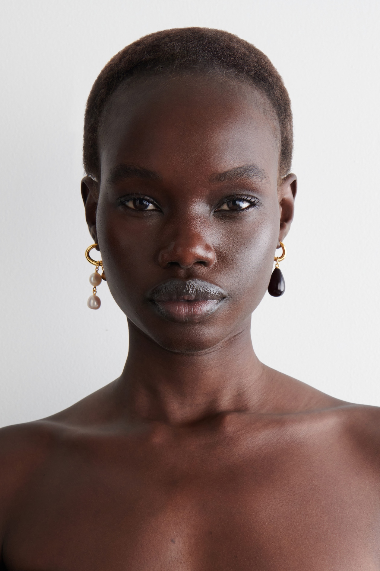 TWISTED HOOP CHARM EARRINGS - GOLD | COS US