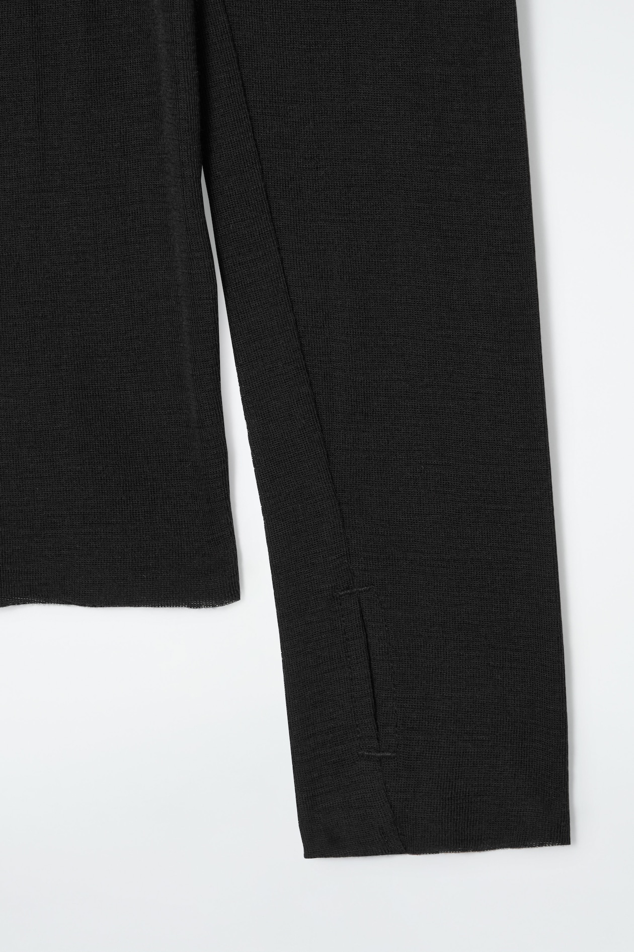 CREW-NECK MERINO WOOL TOP - BLACK | COS