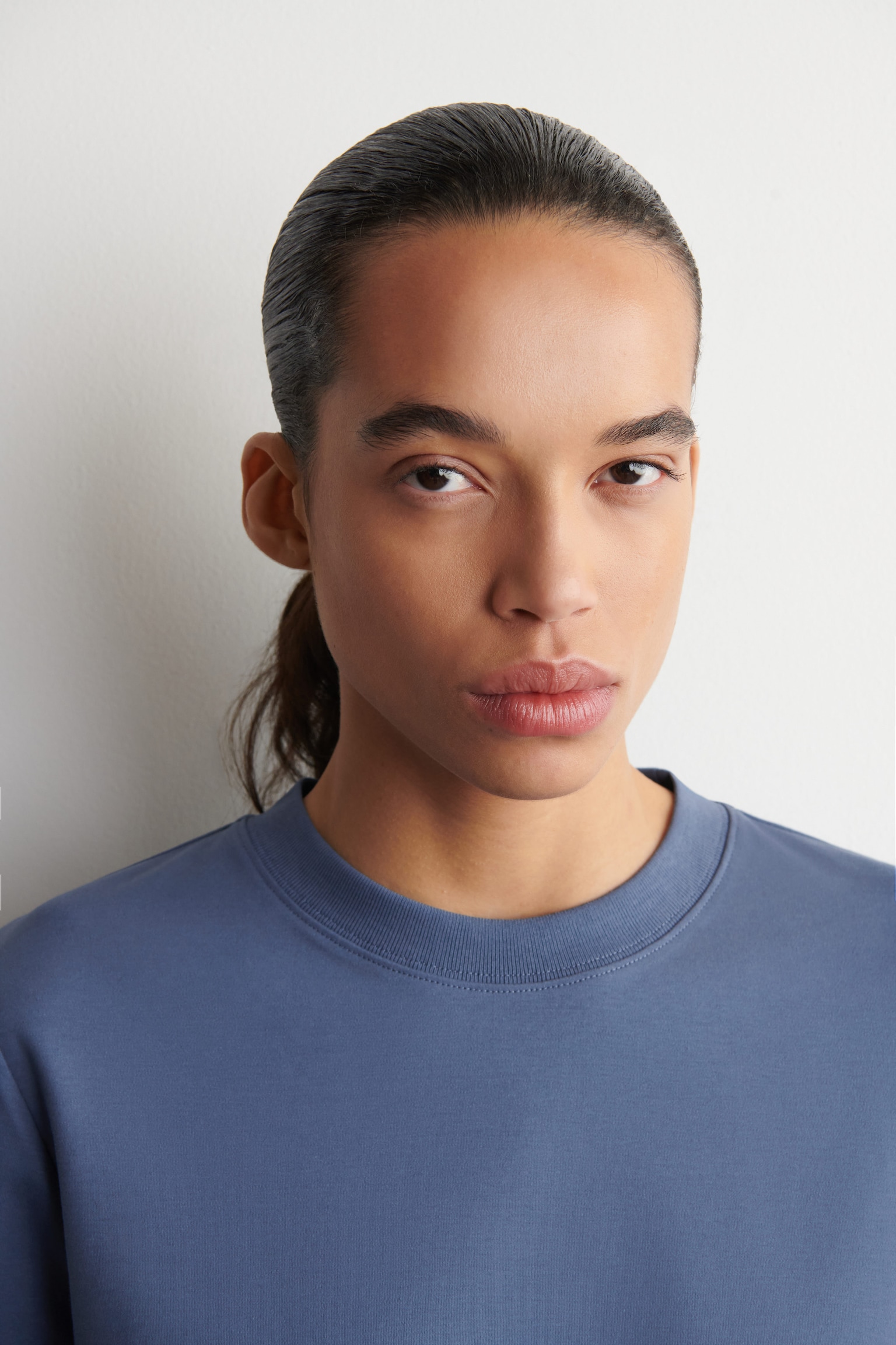 CLEAN CUT LONG-SLEEVED T-SHIRT - BLUE | COS US