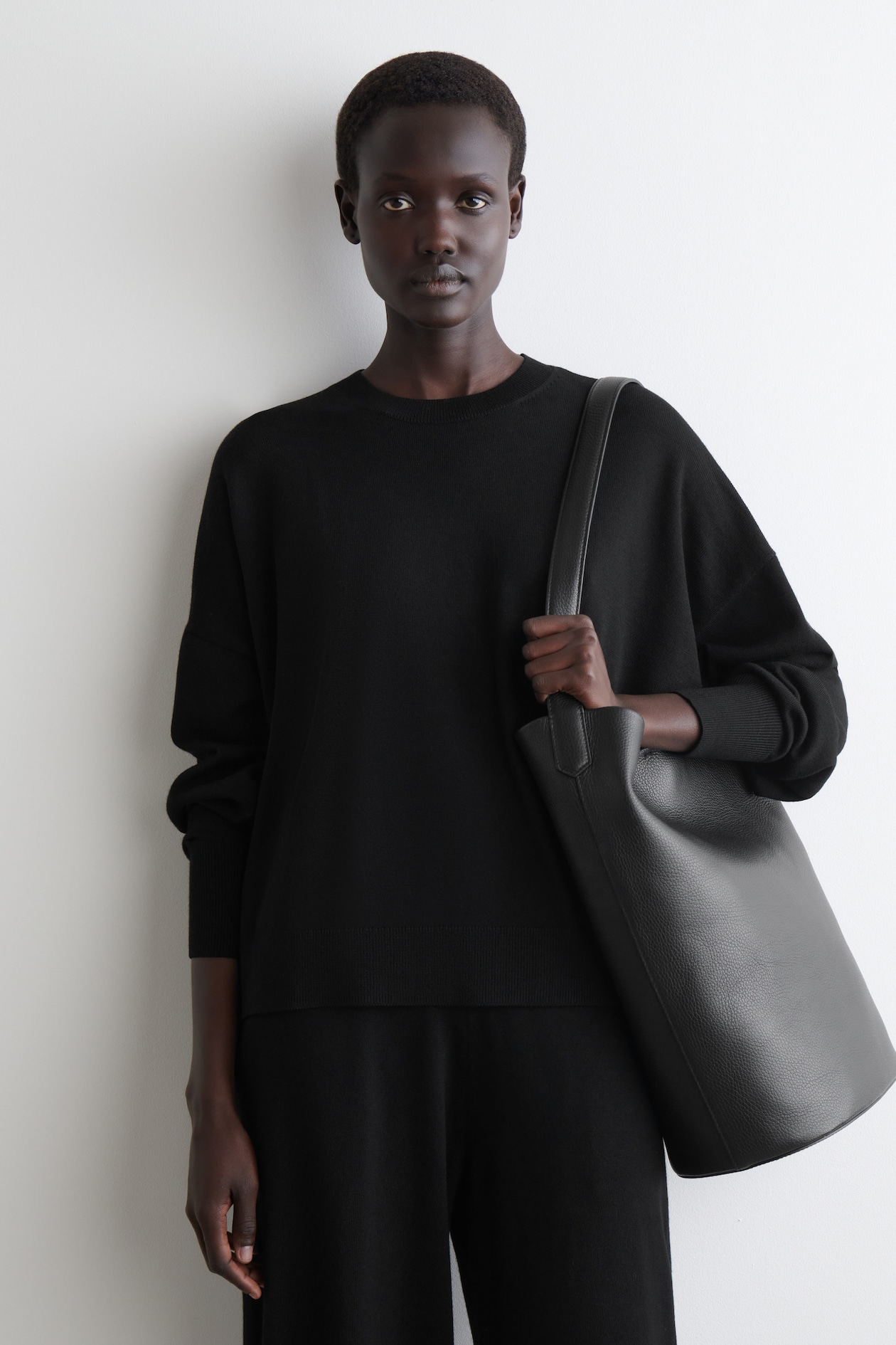 MERINO WOOL CREW-NECK SWEATER - BLACK | COS