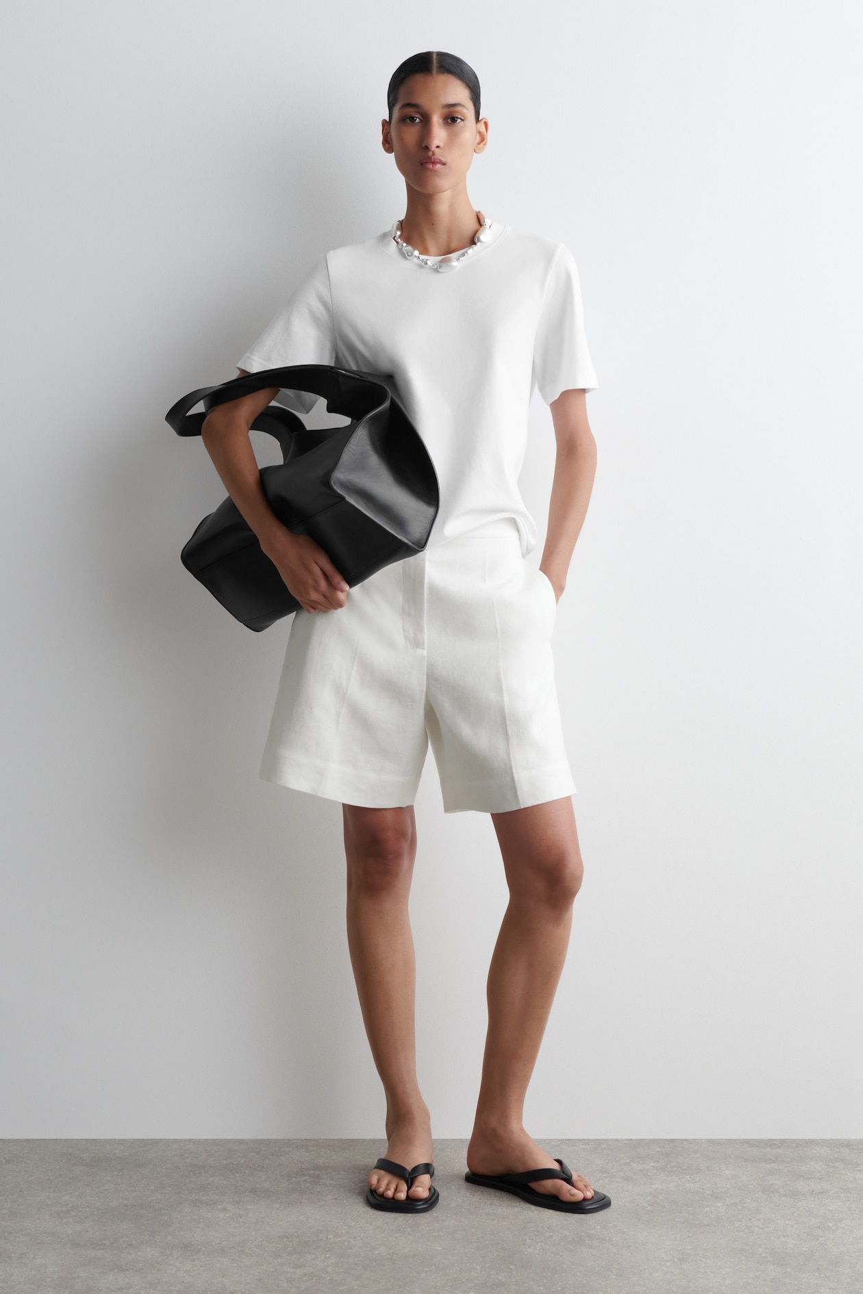 TAILORED ELASTICATED LINEN SHORTS - WHITE | COS