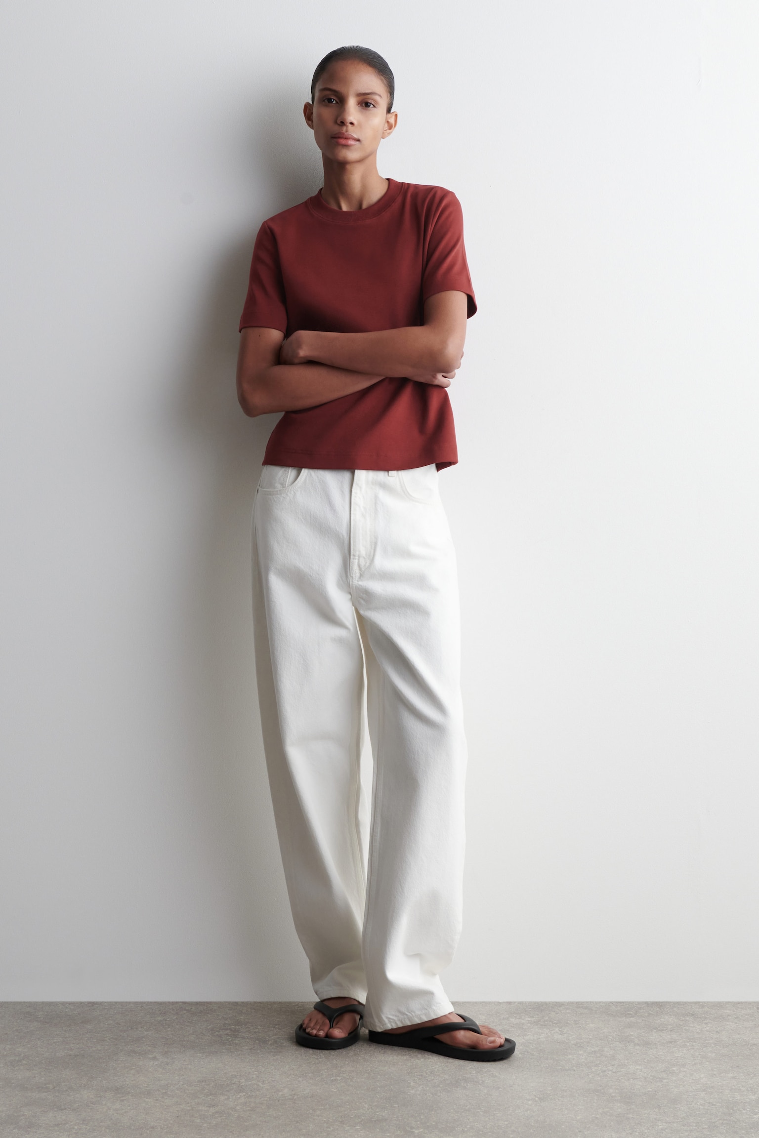 CLEAN CUT REGULAR T-SHIRT - DARK RED | COS