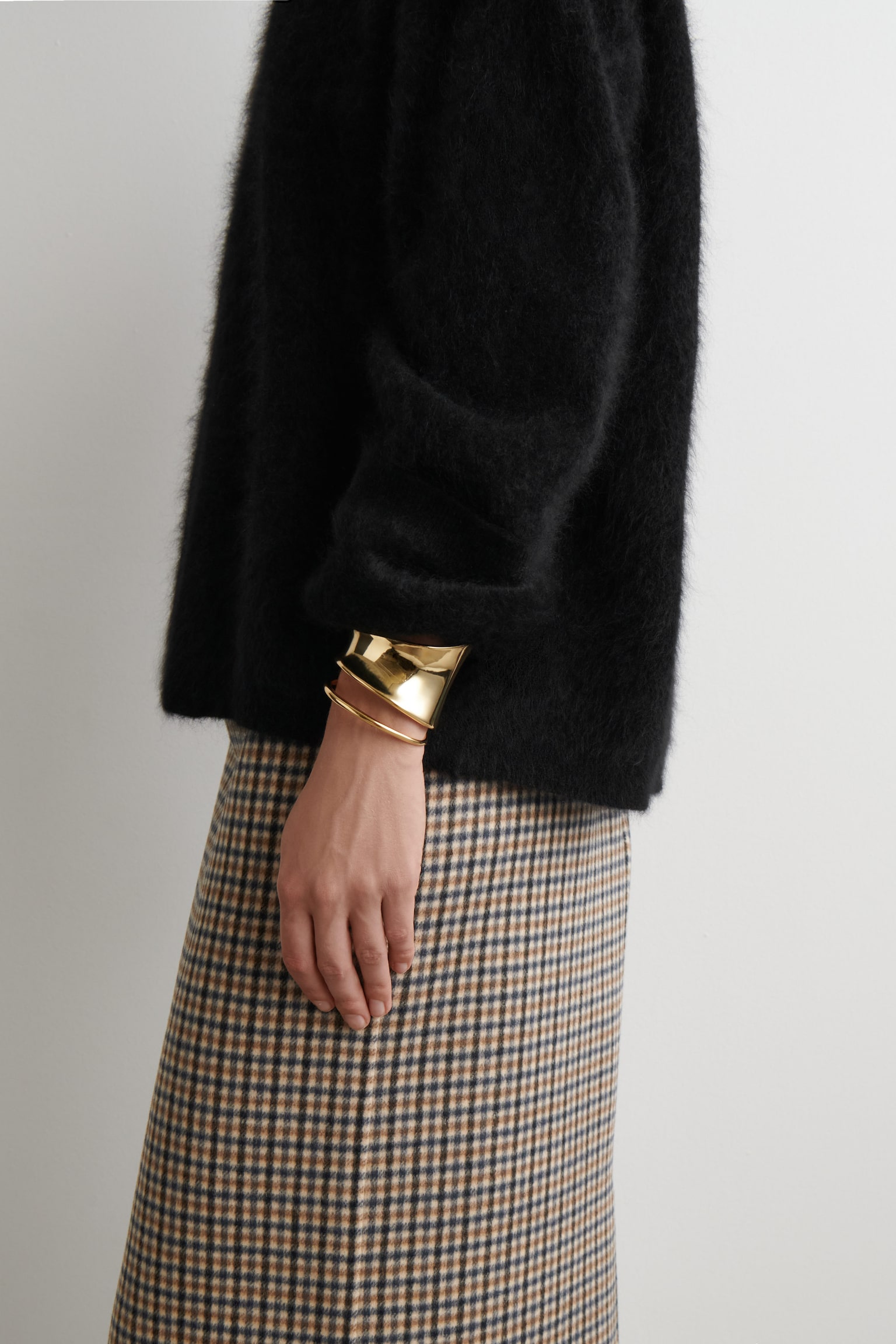 DOUBLE-WRAP CUFF - GOLD | COS GB