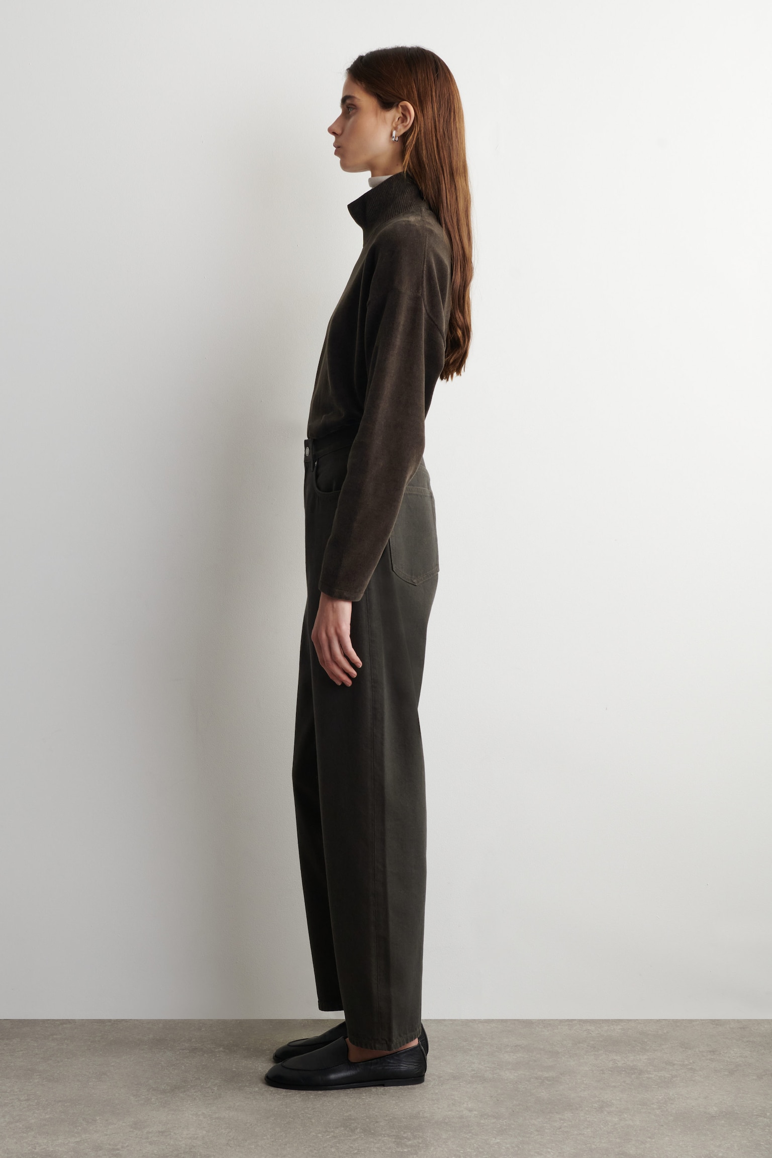 BAY BARREL-LEG JEANS - KHAKI BROWN | COS
