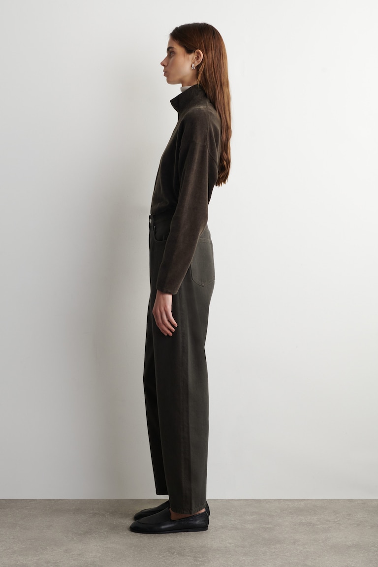 BAY BARREL-LEG JEANS - KHAKI BROWN | COS DE
