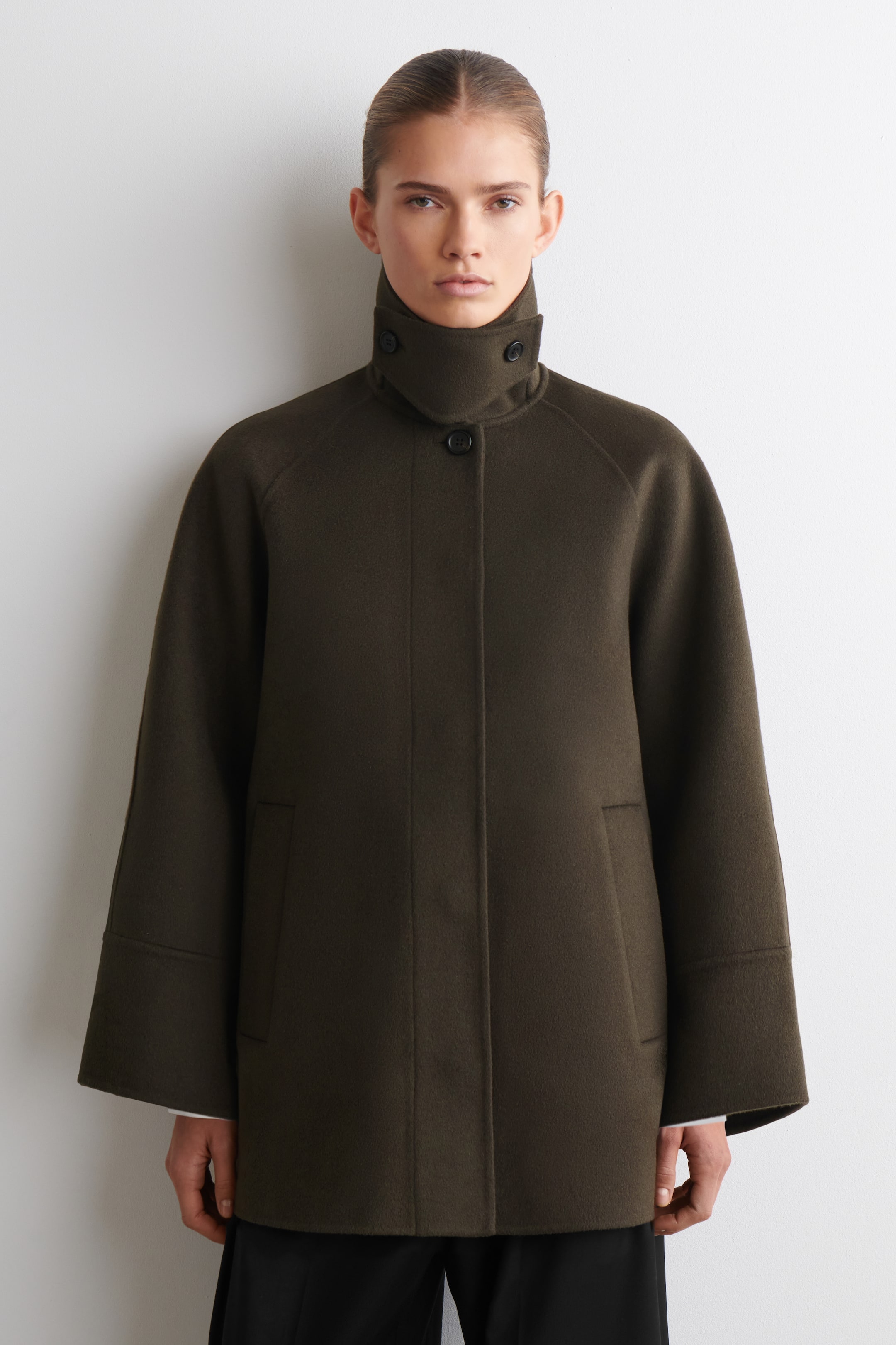 FUNNEL-NECK DOUBLE-FACED WOOL SHORT COAT - BROWN - ŽENY | H&M SK