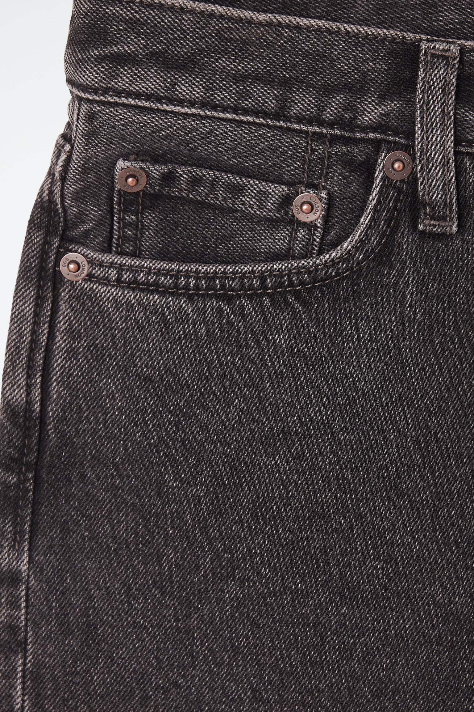 ARCH TAPERED JEANS - BLACK | COS AU