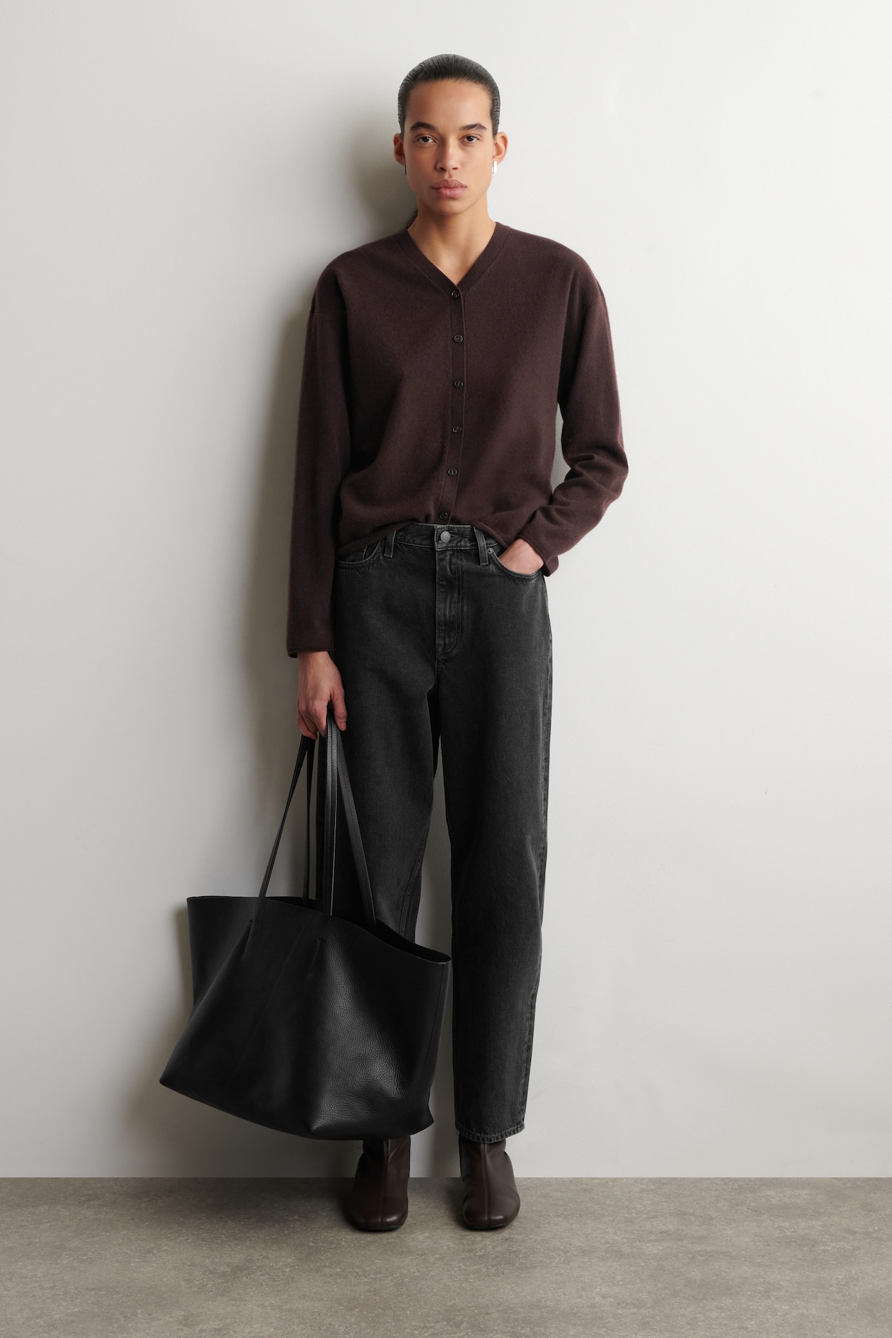 ARCH TAPERED JEANS - BLACK | COS AU