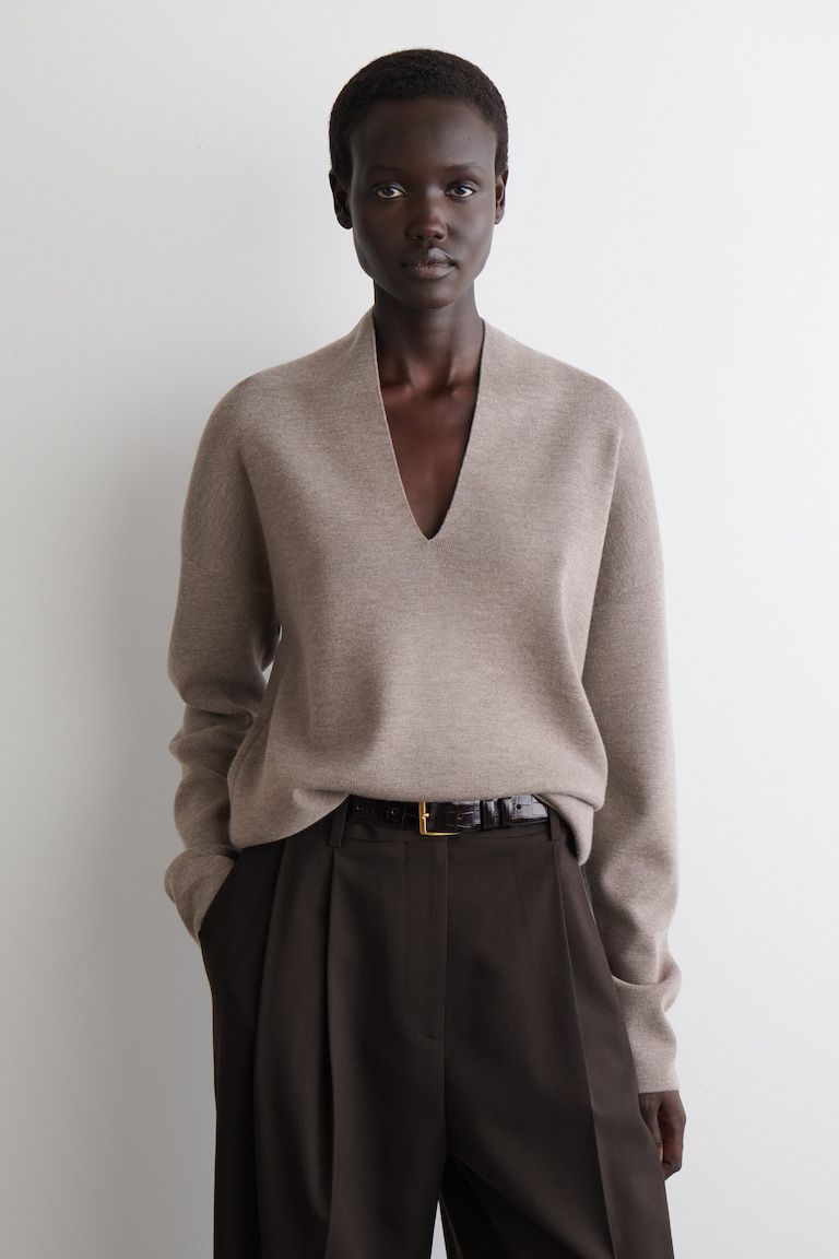 DRAPED MERINO WOOL V-NECK SWEATER - MOLE MÉLANGE | COS