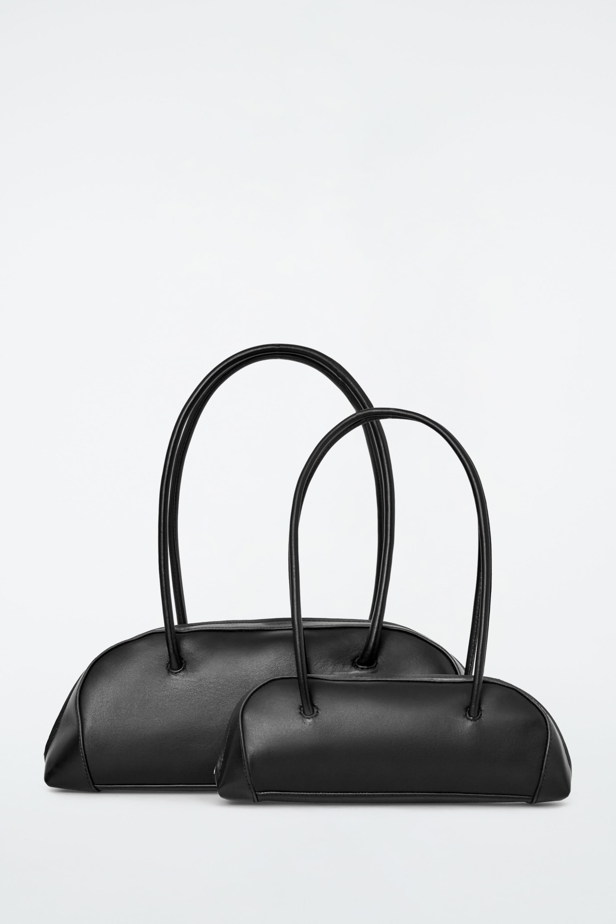 EASTSIDE BOWLING BAG - LEATHER - BLACK | COS