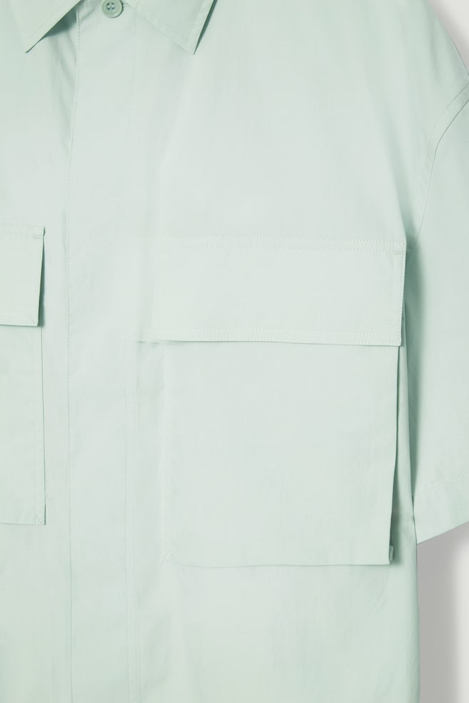 OVERSIZED SHORT-SLEEVED UTILITY SHIRT - MINT GREEN | COS