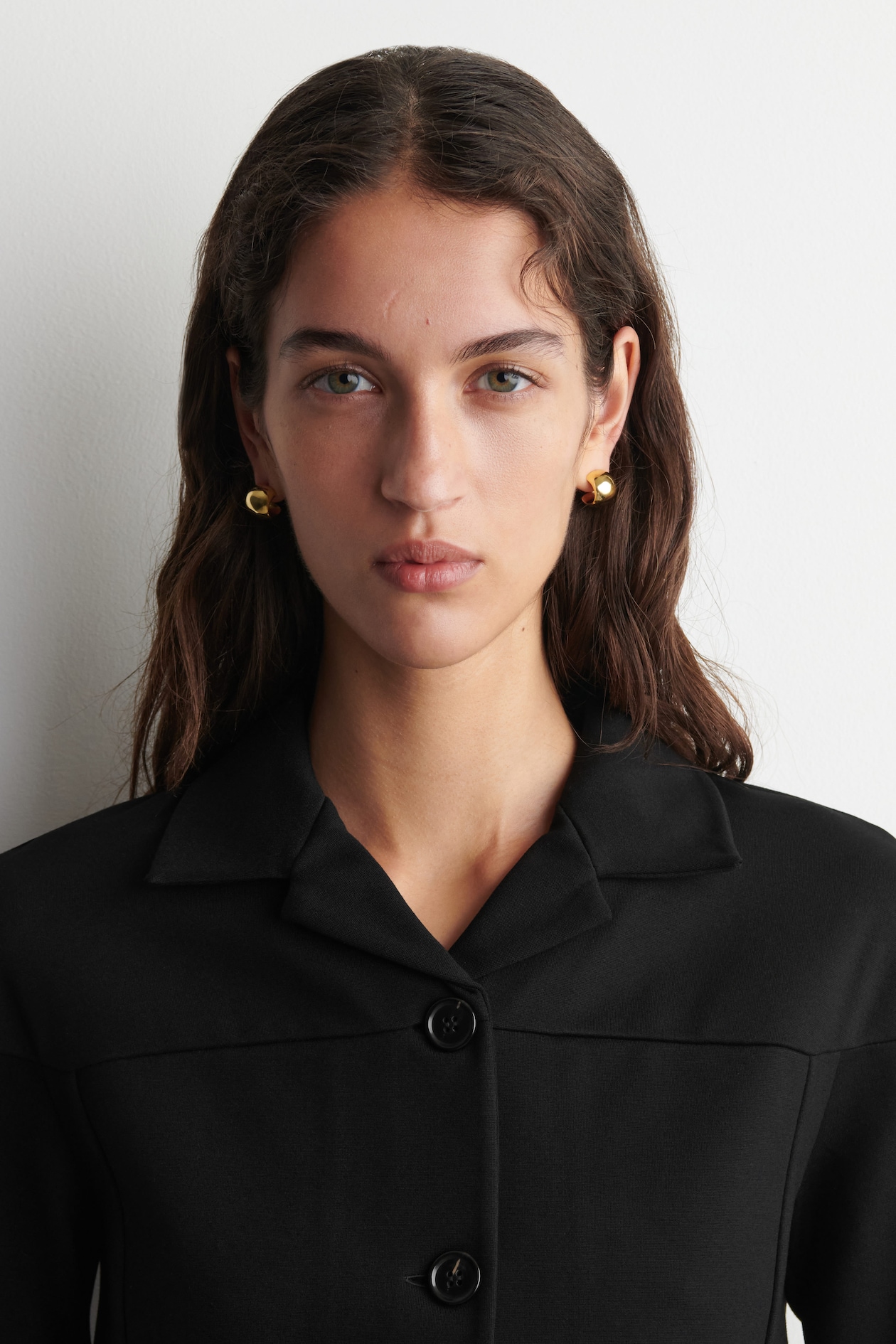 HALF-HOOP EARRINGS - GOLD | COS