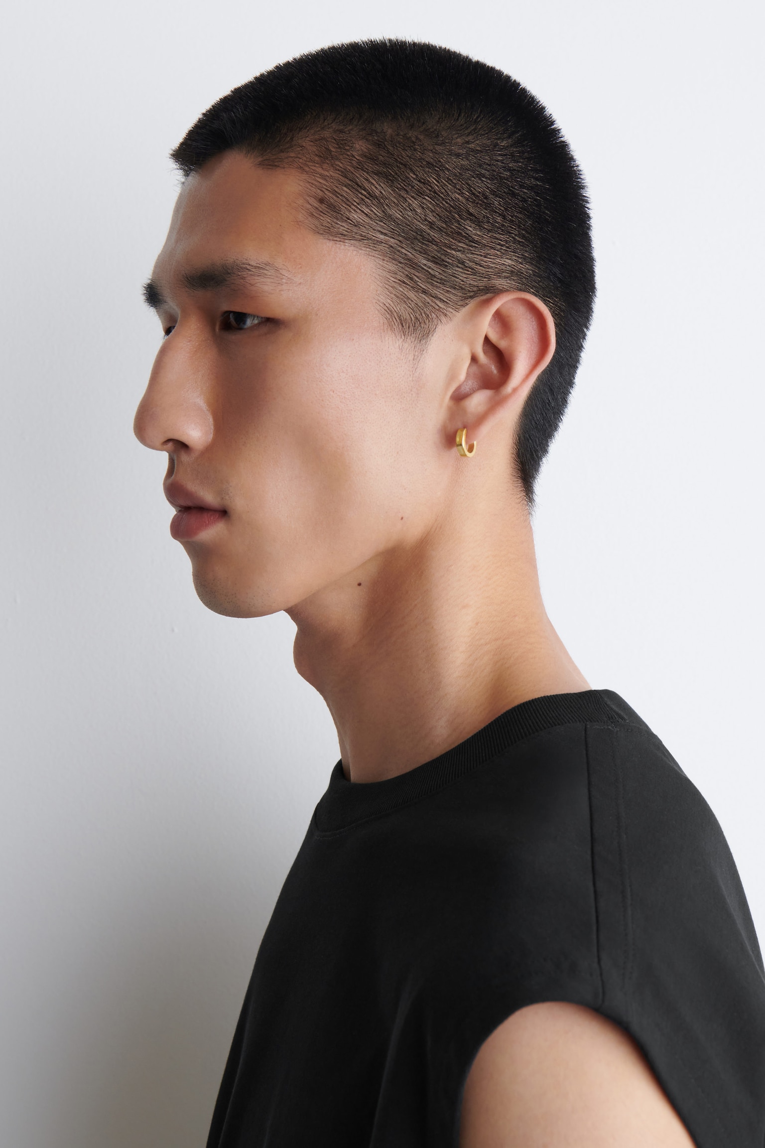 HAMMERED MINI HOOP EARRINGS - GOLD | COS