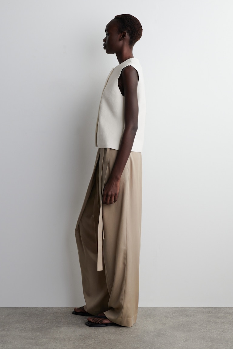 KNITTED COTTON WAISTCOAT - IVORY | COS