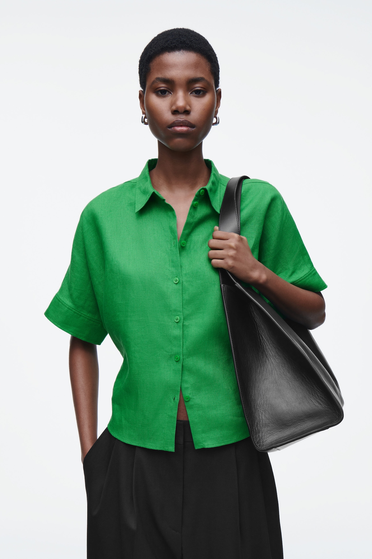 BOXY SHORT-SLEEVED LINEN SHIRT - GREEN | COS