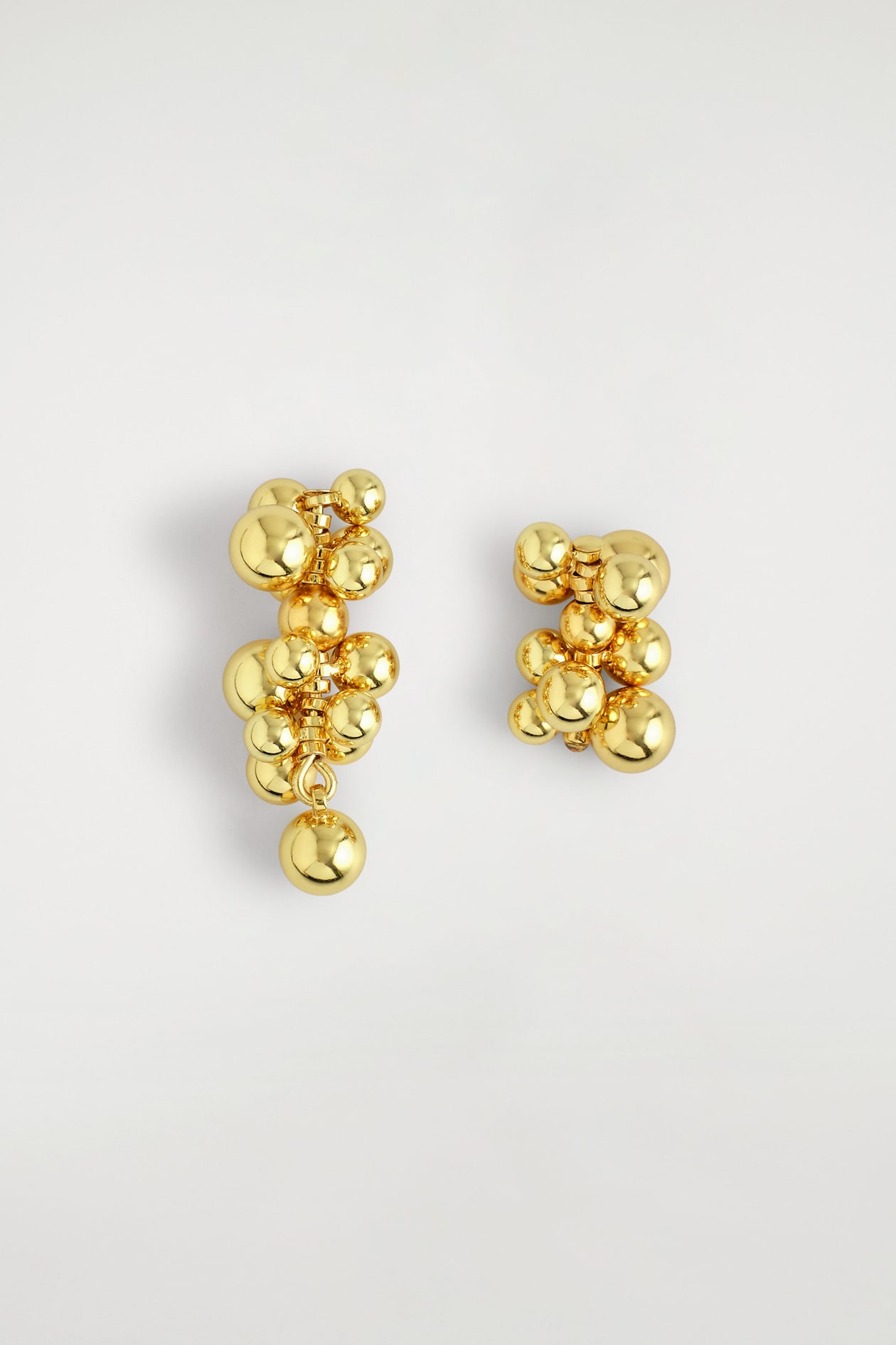 MISMATCHED CLUSTERED EARRINGS - GOLD | COS GB