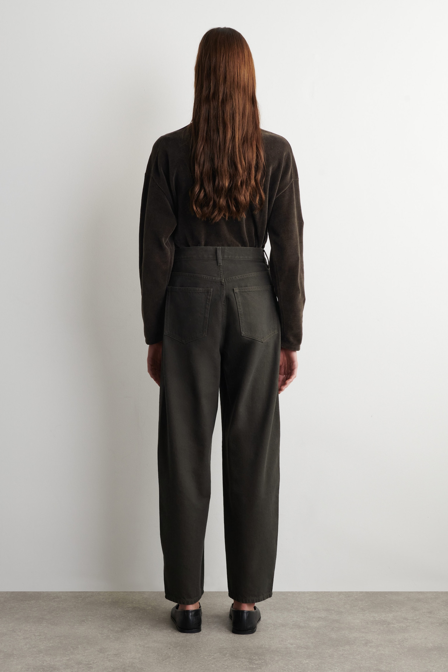 BAY BARREL-LEG JEANS - KHAKI BROWN | COS NO