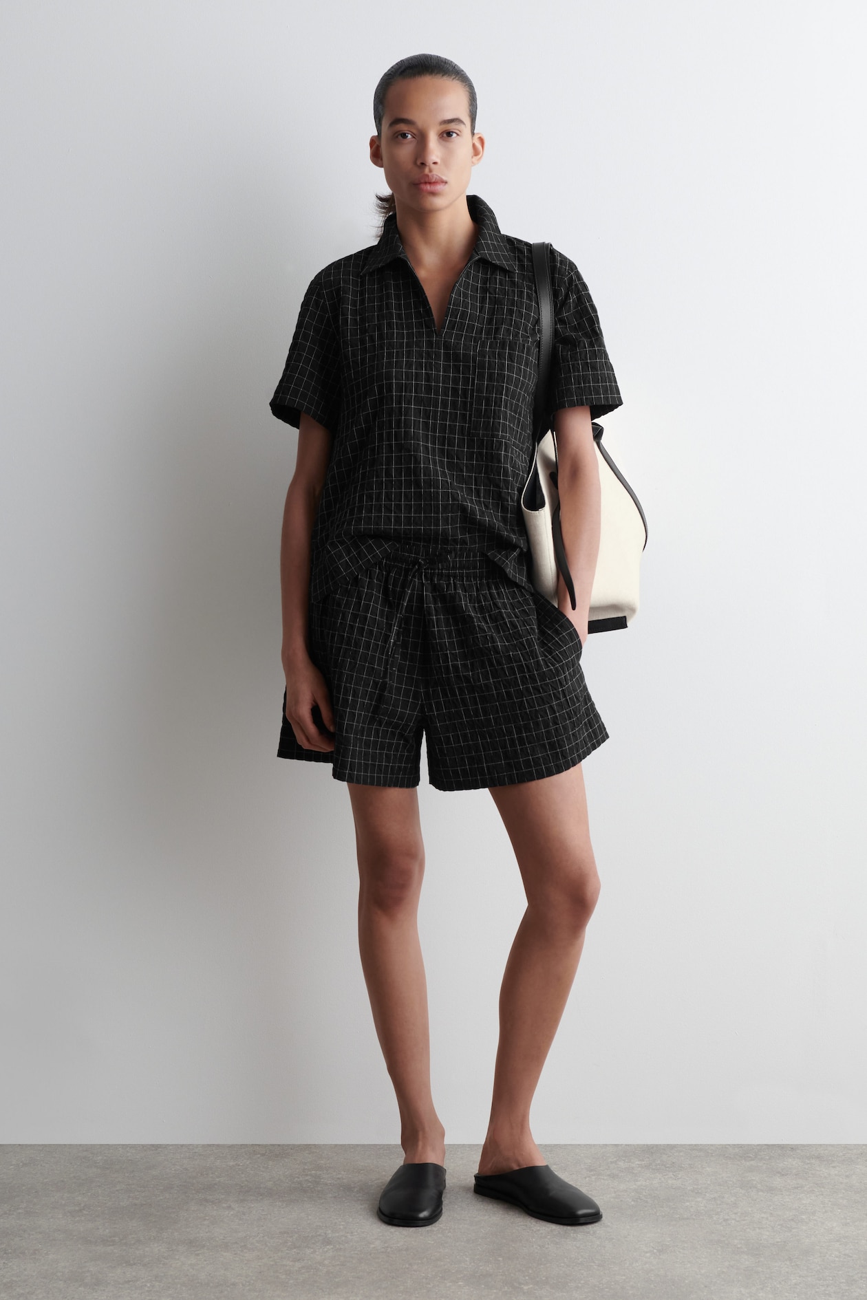 CHECKED COTTON SHORTS - BLACK / CHECKED | COS