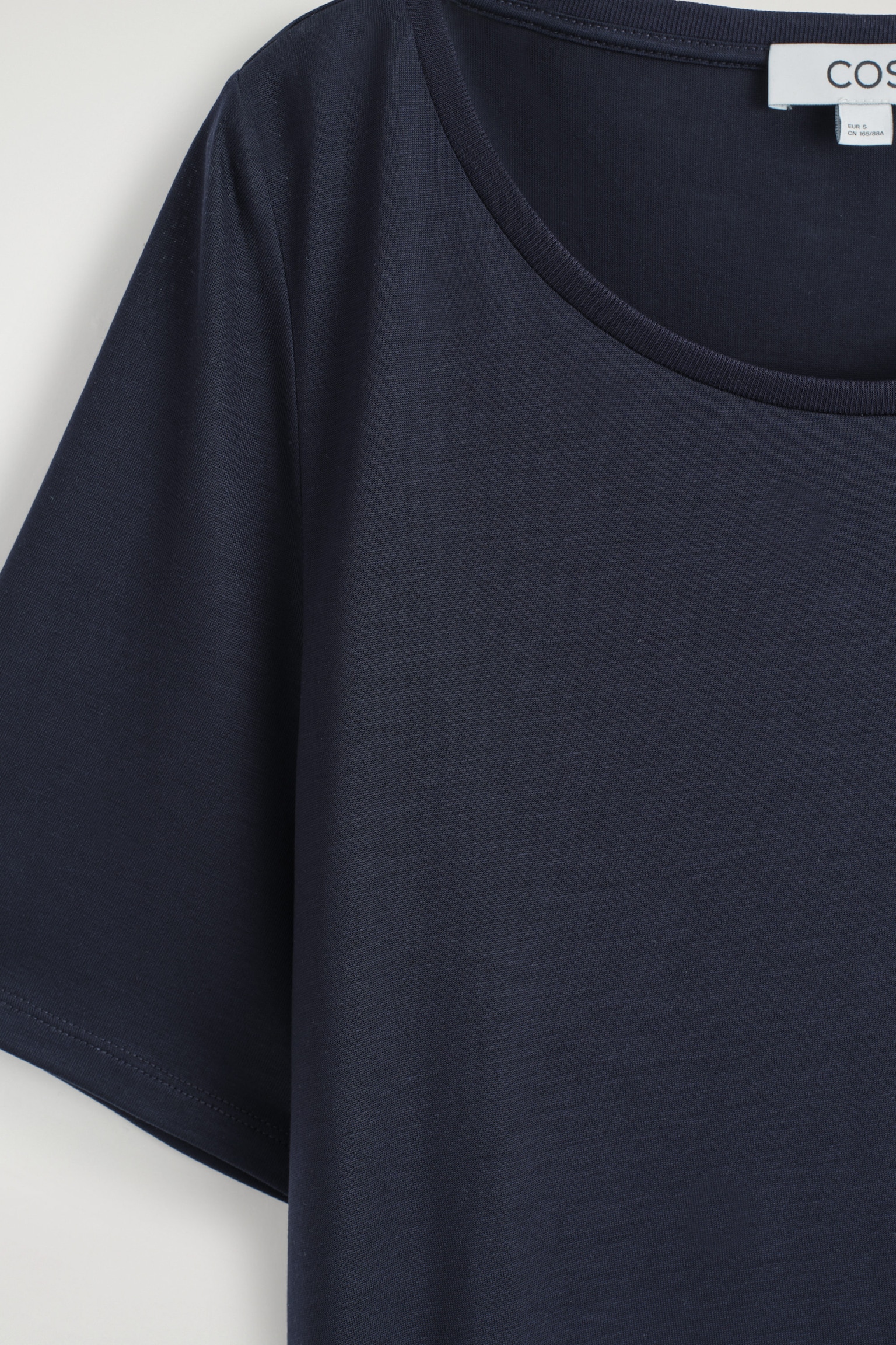 RELAXED SCOOP-NECK T-SHIRT - NAVY | COS
