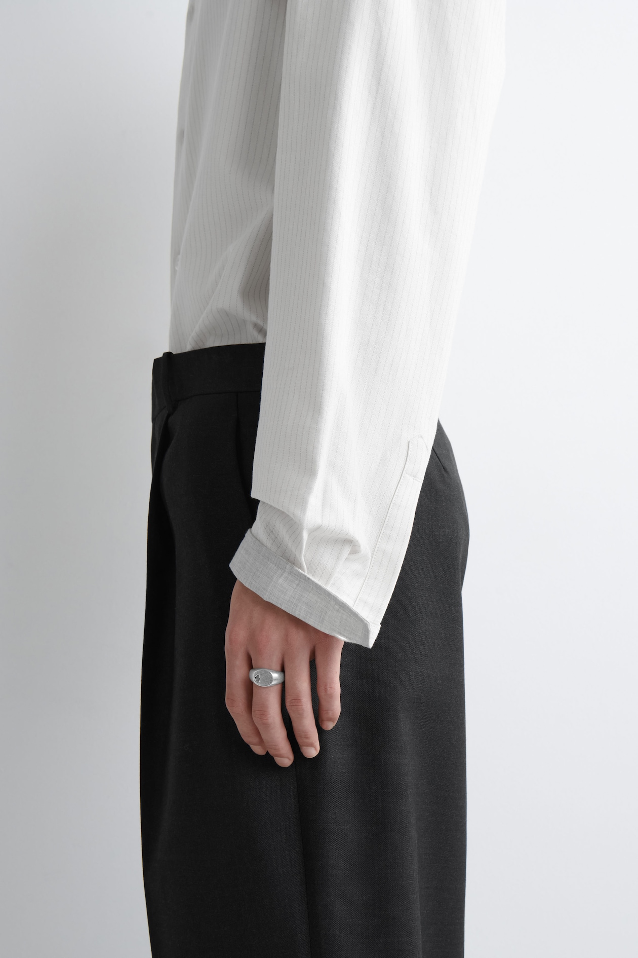 INDENTED SIGNET RING - SILVER | COS US
