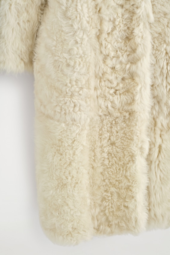 COLLARLESS SHEARLING LONG COAT - CREAM | COS GB