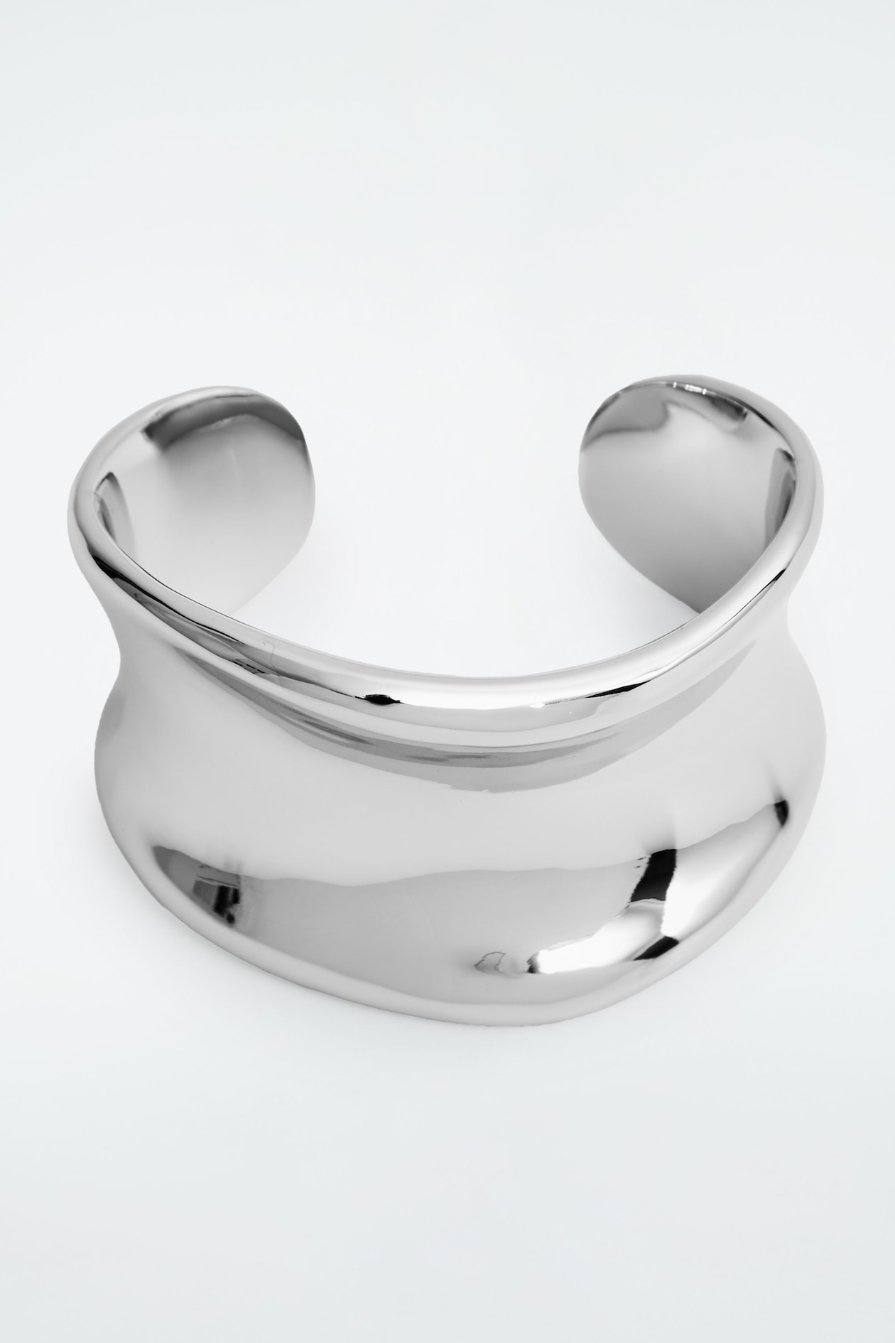 SCULPTED CUFF - SILVER | COS