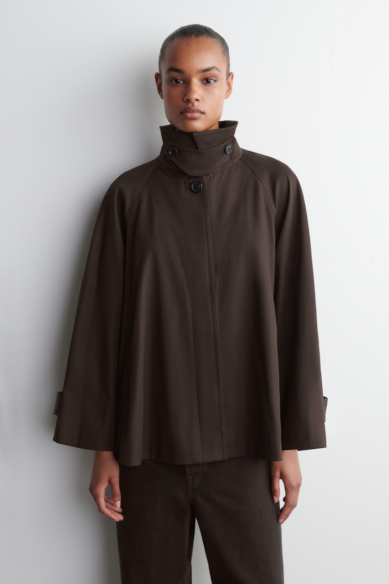 VESTE FAÇON TRENCH-COAT SILHOUETTE TRAPÈZE - BRUN | COS CH