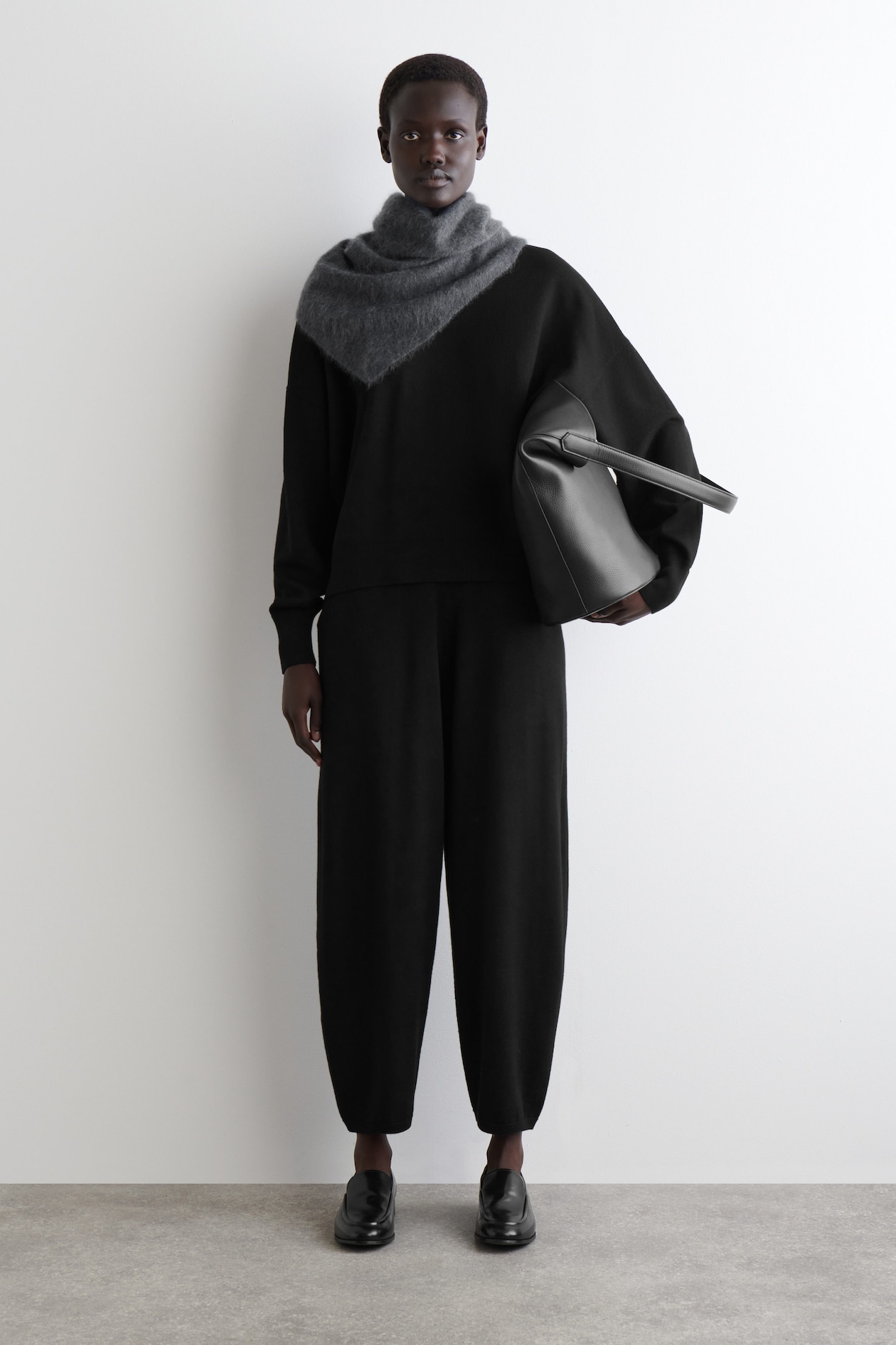 MERINO WOOL BARREL-LEG TROUSERS - BLACK | COS NL